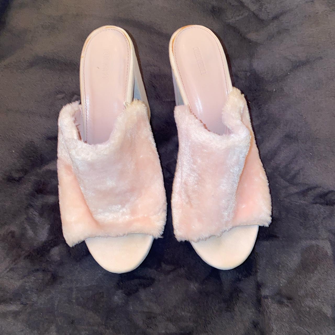 Forever 21 pink fuzzy heels Absolutely obsessed - Depop