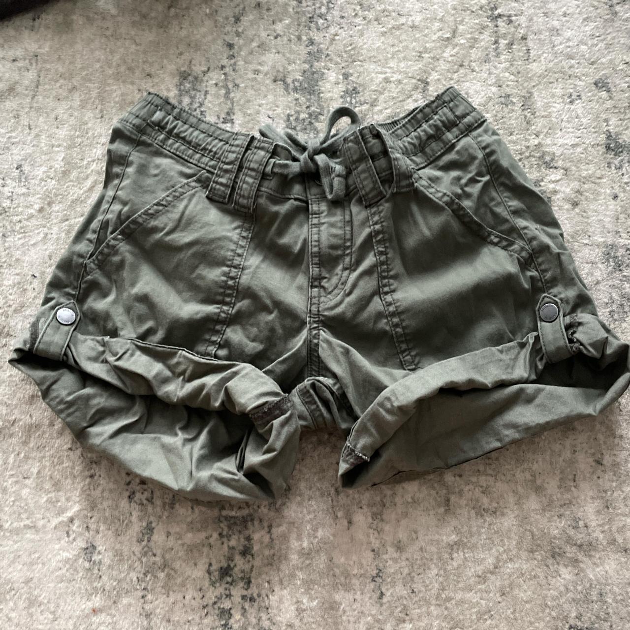 Khaki green mini cargo shorts #khakishorts #mini | Depop