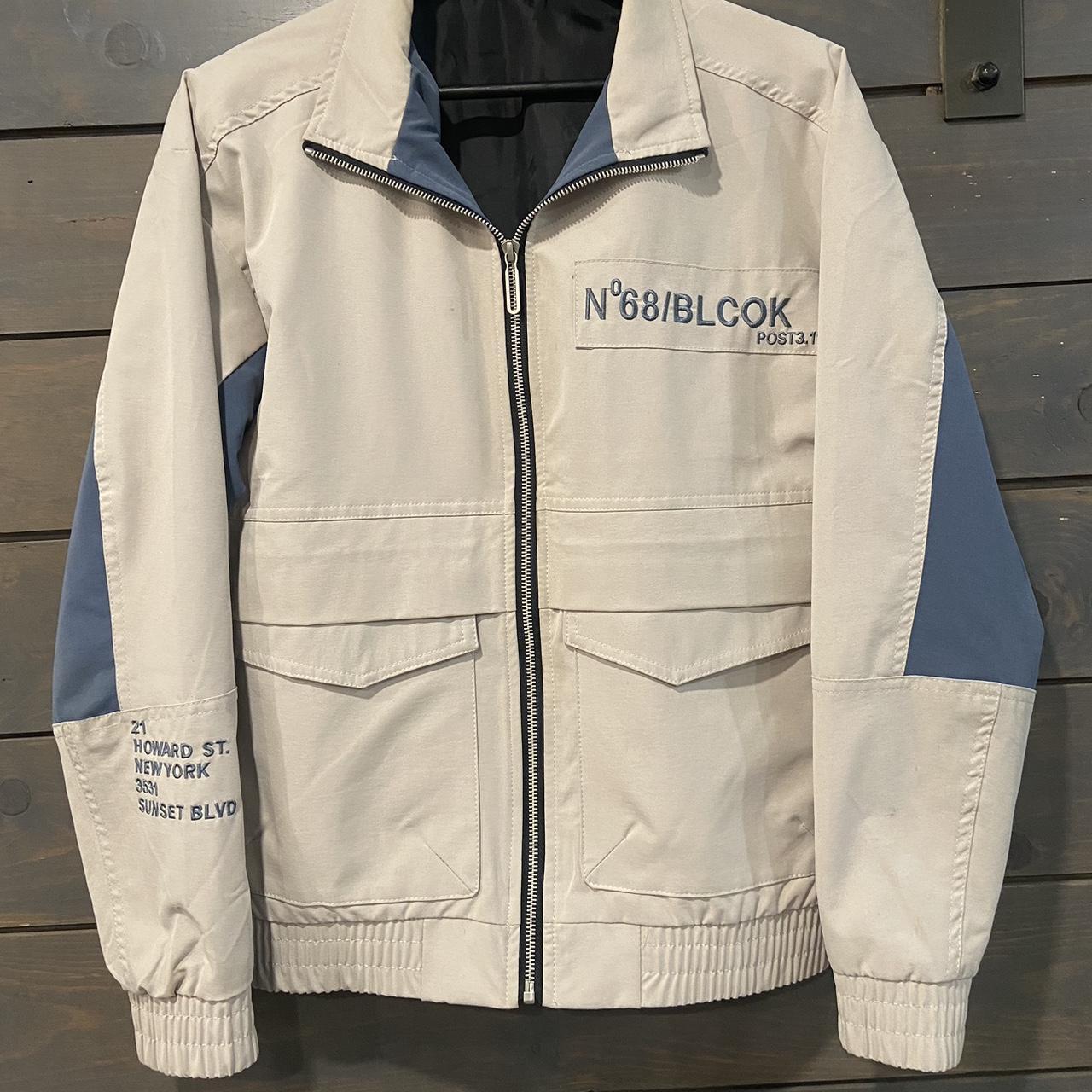 Beige & Blue Windbreaker Fits a men’s small to... - Depop