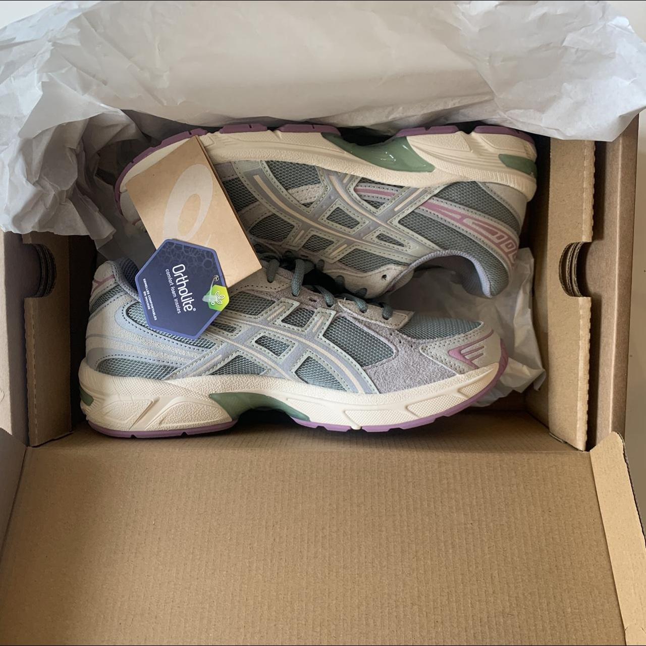ASICS Men's Grey and Green Trainers | Depop