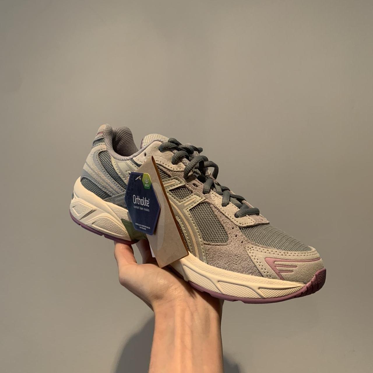 ASICS Men's Grey and Green Trainers | Depop