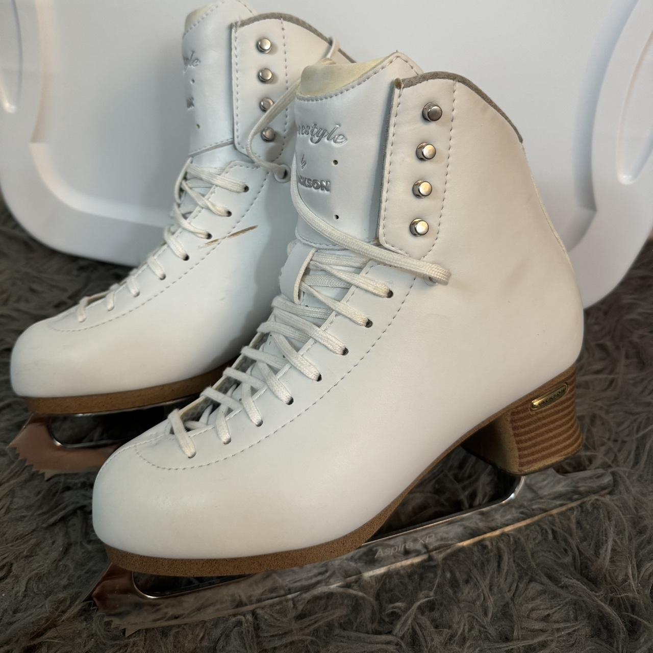 size 7.5 wide adult Jackson Ultima Freestyle figure... - Depop
