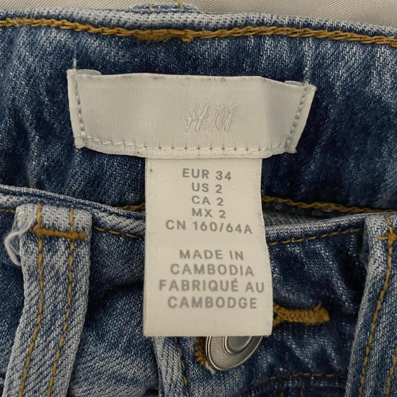 straight leg jeans • H&M • size US 2 • short seam... - Depop