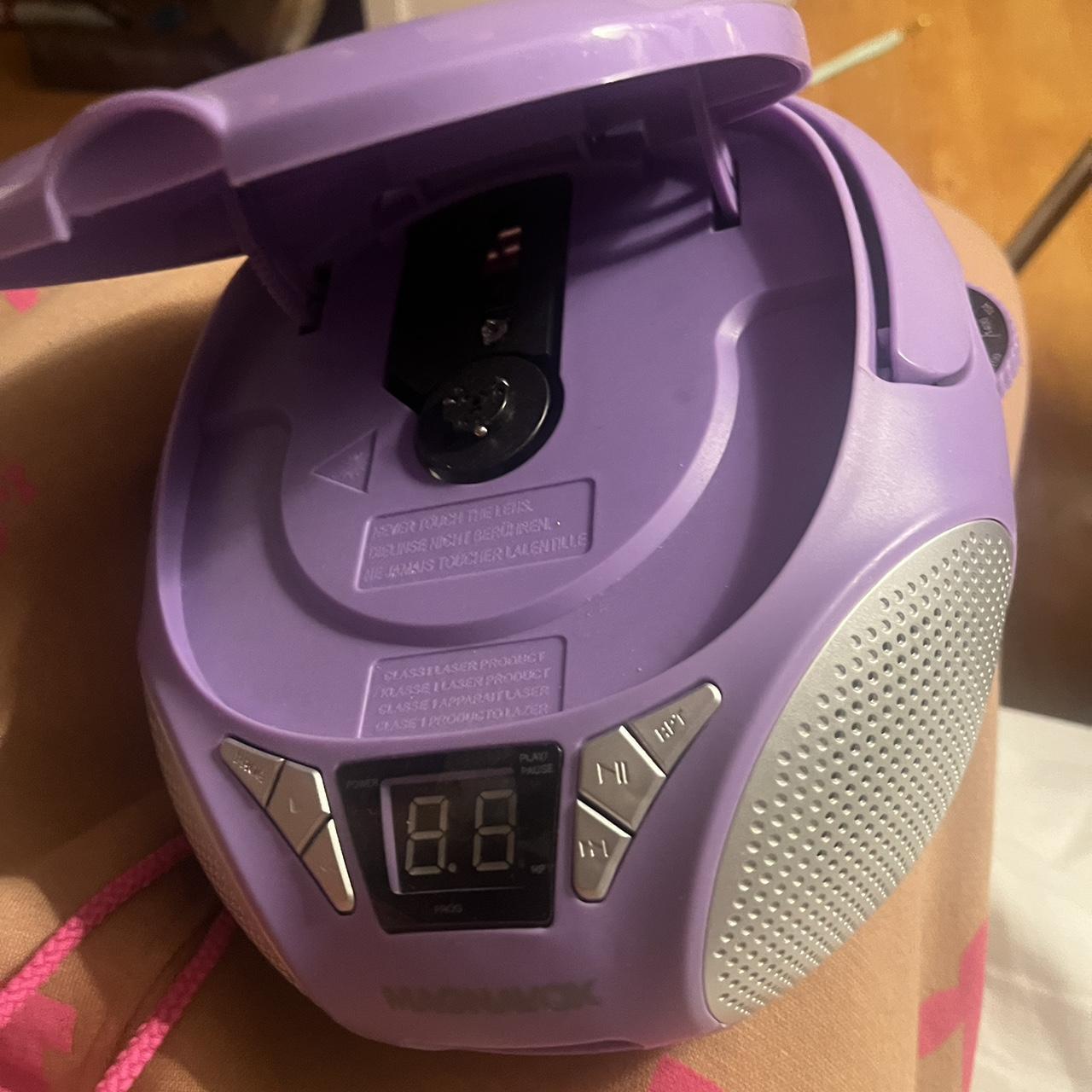 BATTERY Y2K OPERATED RADIO PLAYER 🩷 Works completely... - Depop