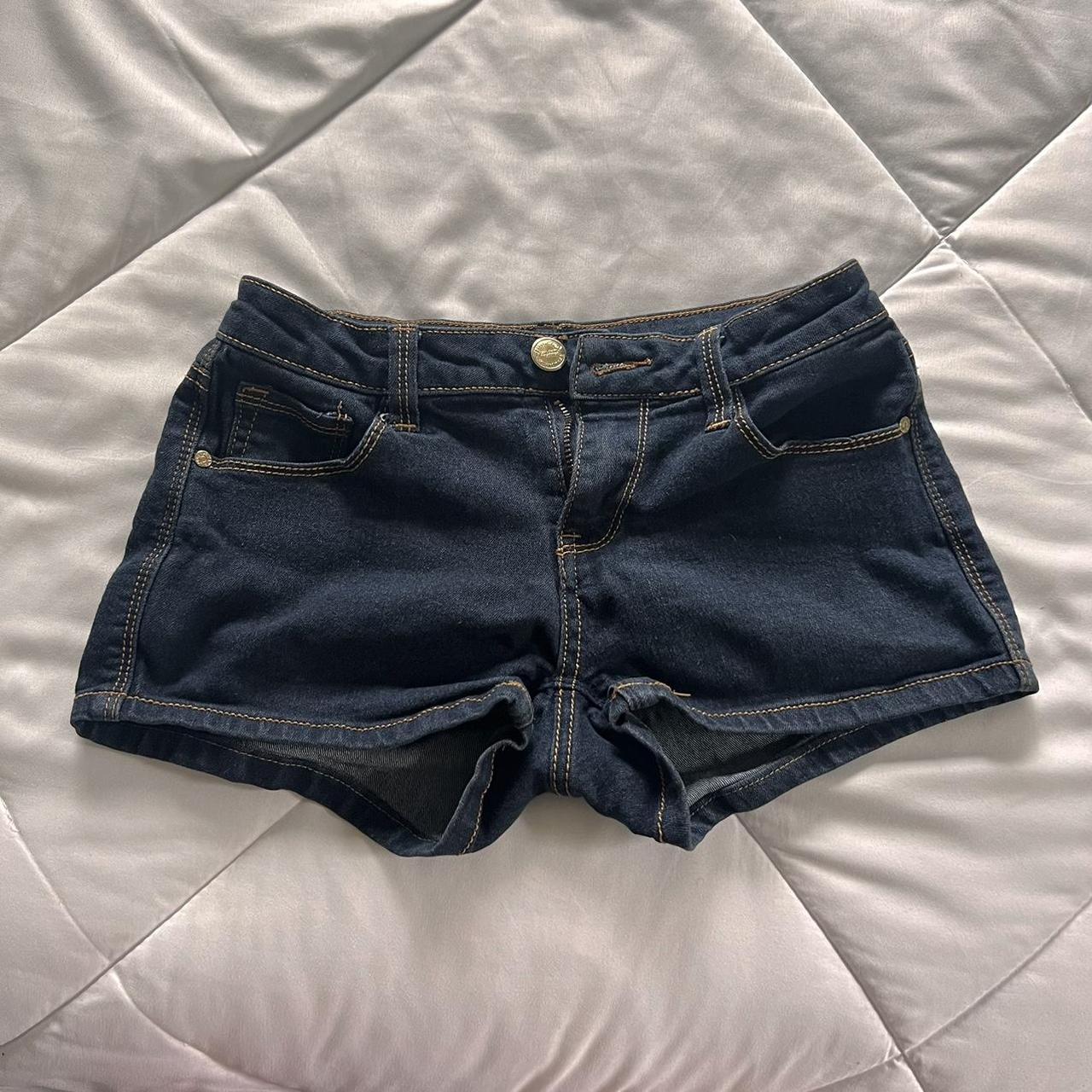 Y2K low rise shorts 💫SIZE: S 💫DESCRIPTION: fits... - Depop