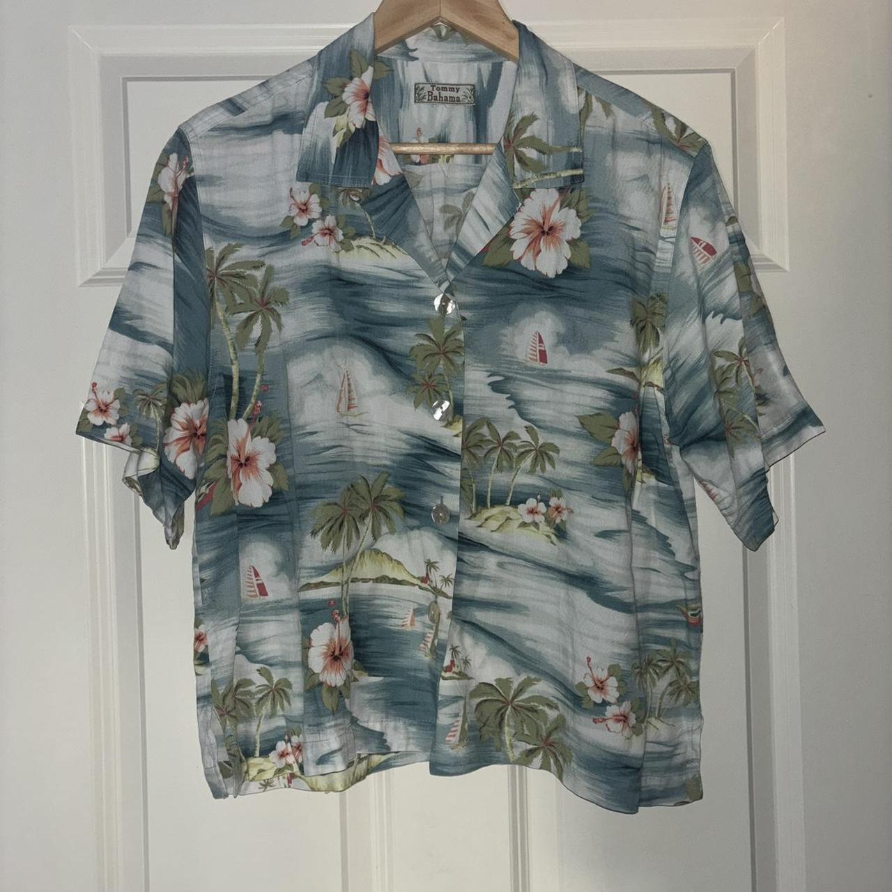 Medium Tommy Bahama short sleeve shirt - Depop
