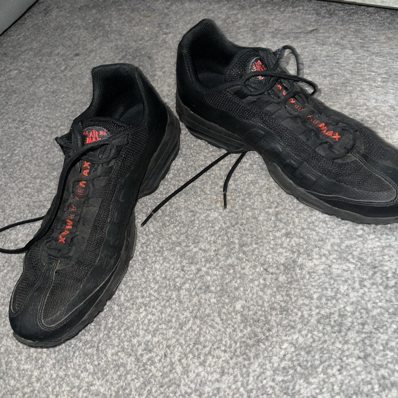 Nike Men's Black and Red Trainers | Depop