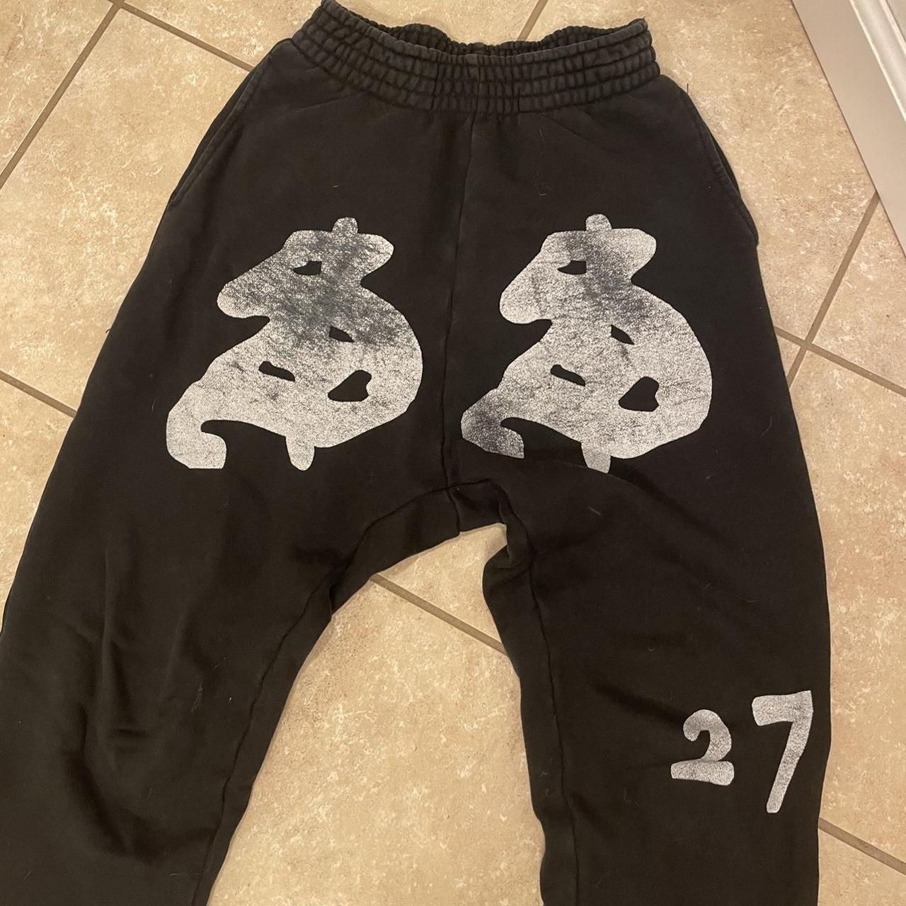 two seven university saudi sweats size small fit... - Depop