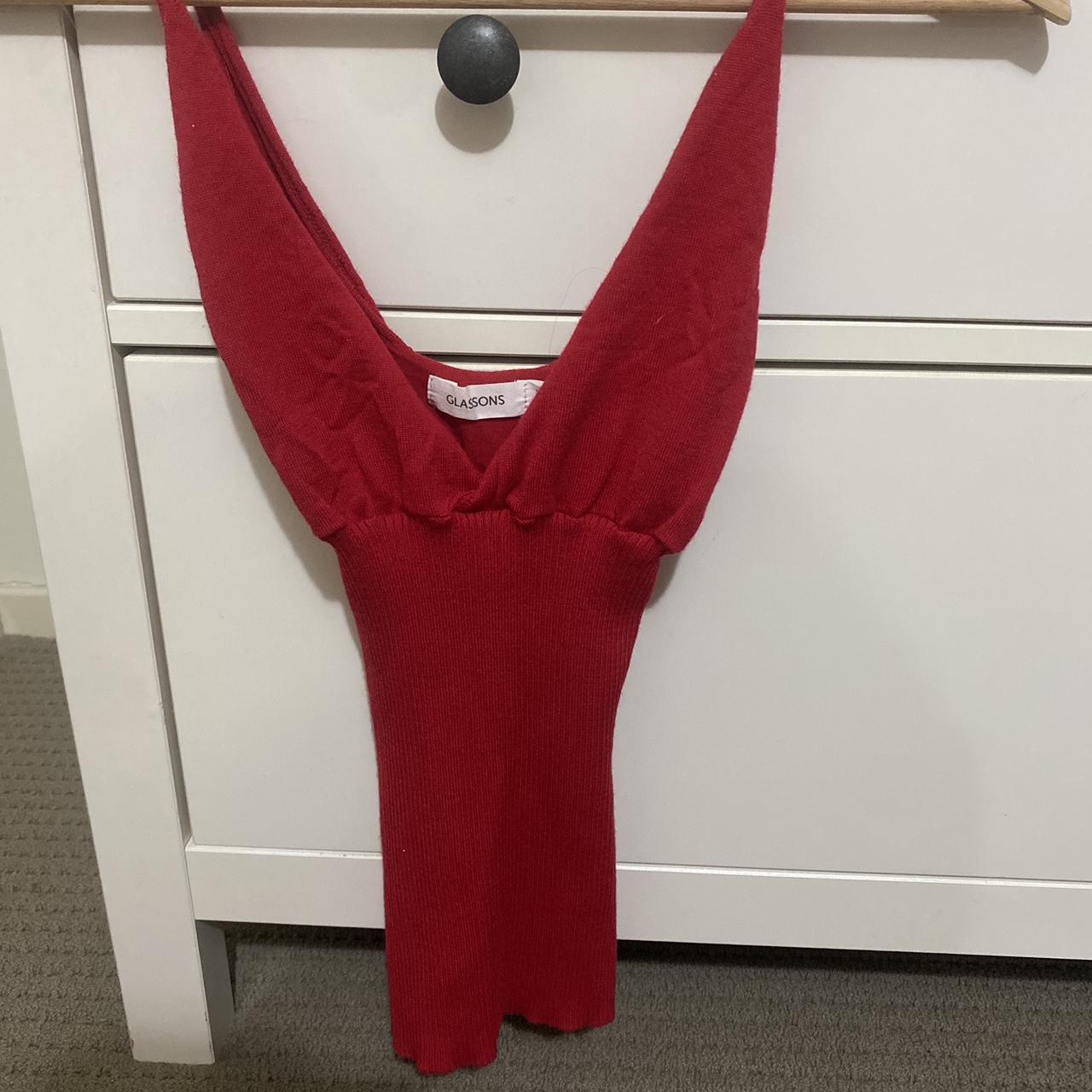 Super cute and flattering red rubbed glassons top... - Depop