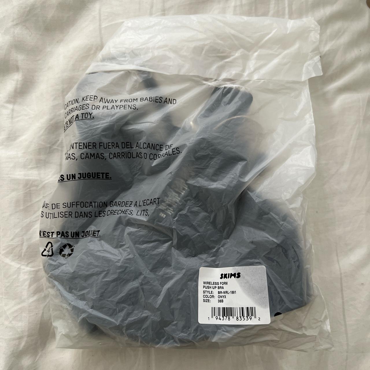 SKIMS Wireless Form Push Up Bra RRP:... - Depop