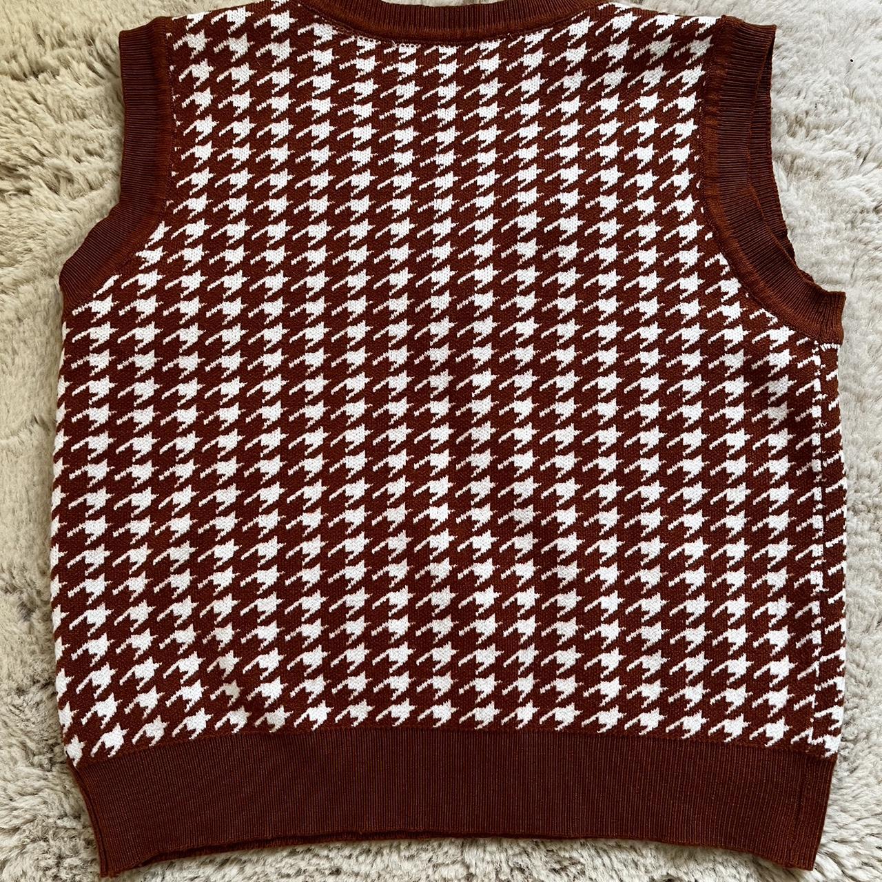 Sweater vest Age 11-12 - Depop