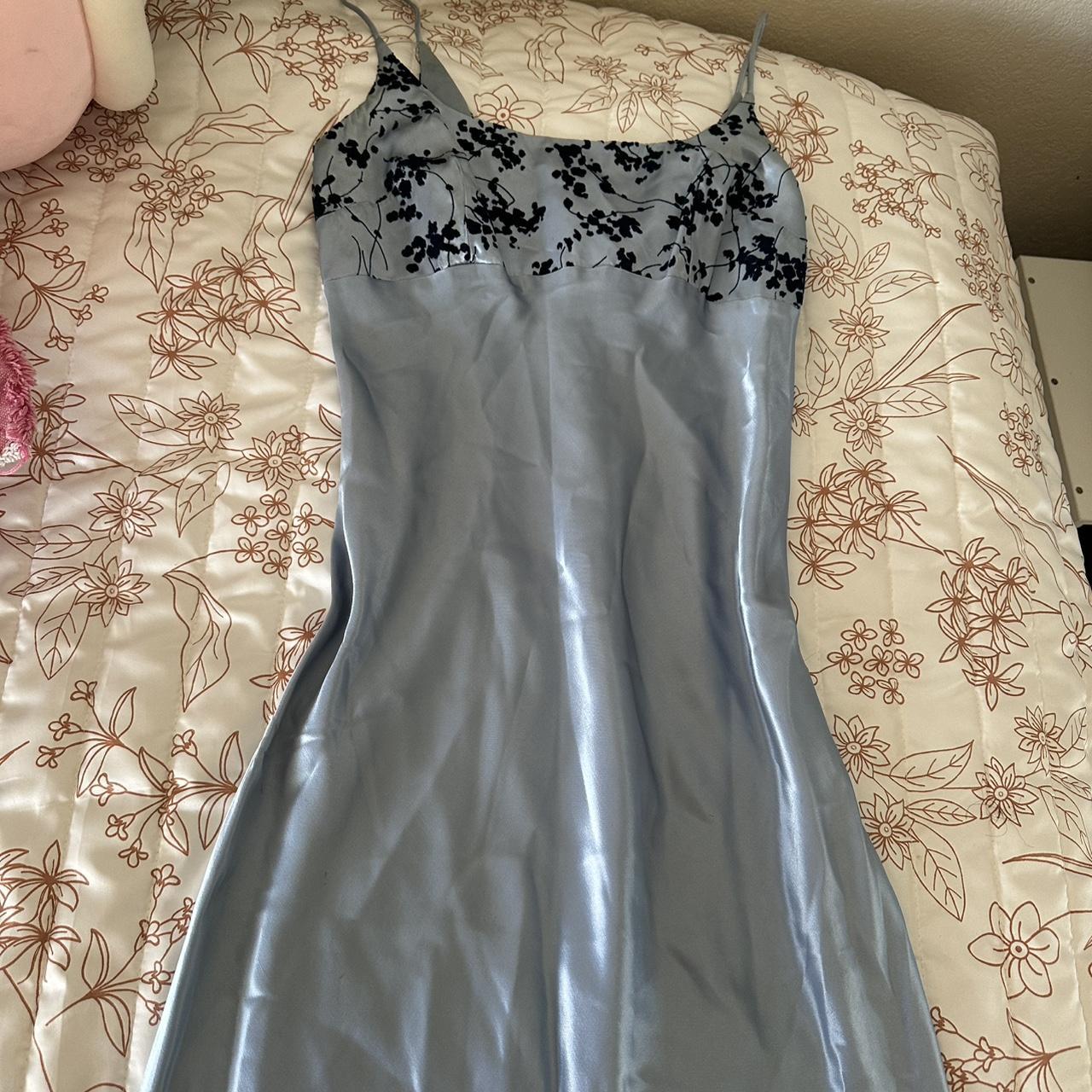 the most gorgeous dress i own! Size 5 Long light... - Depop