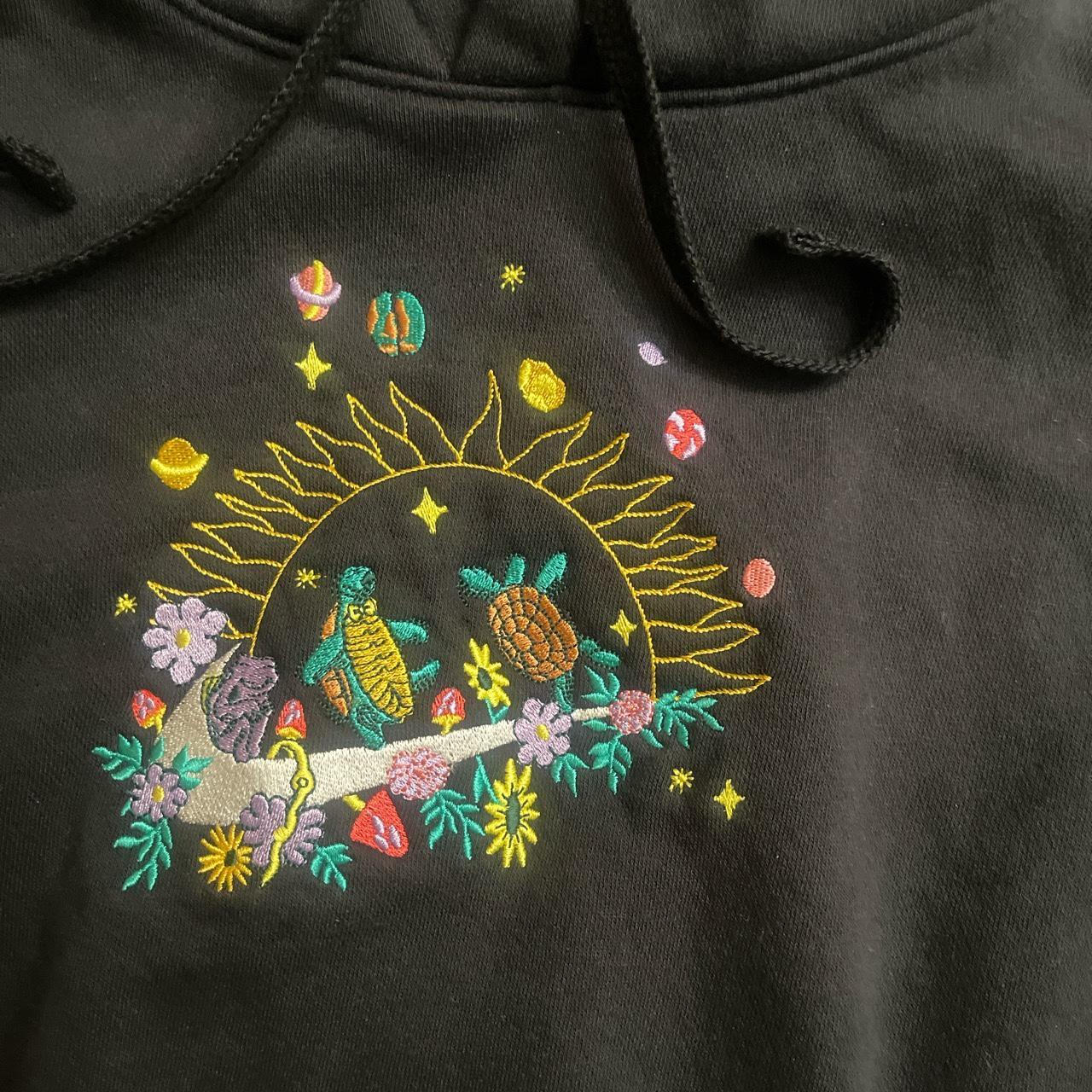 NIKE Embroidered turtle hoodie size large - Depop