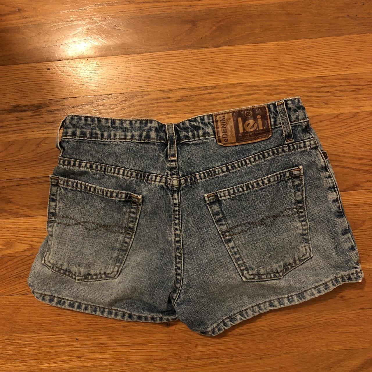 Lei jean shorts. Labeled size 7 but best fits size... - Depop