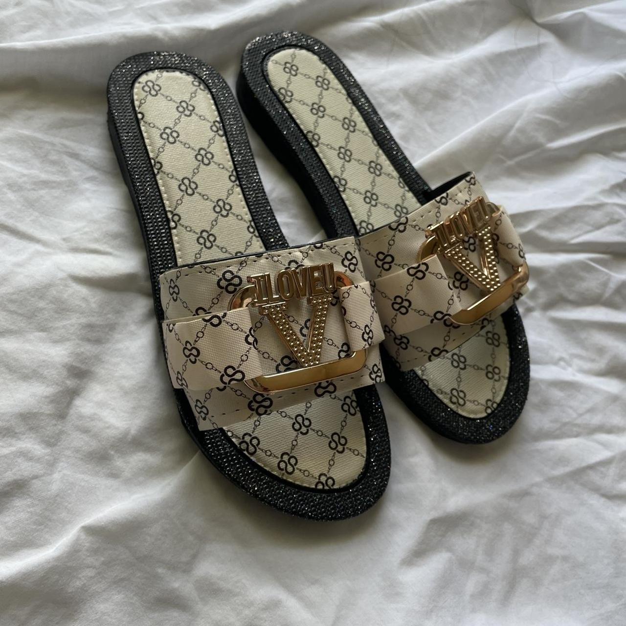Women size 8 slide on shoes.in great condition has... - Depop