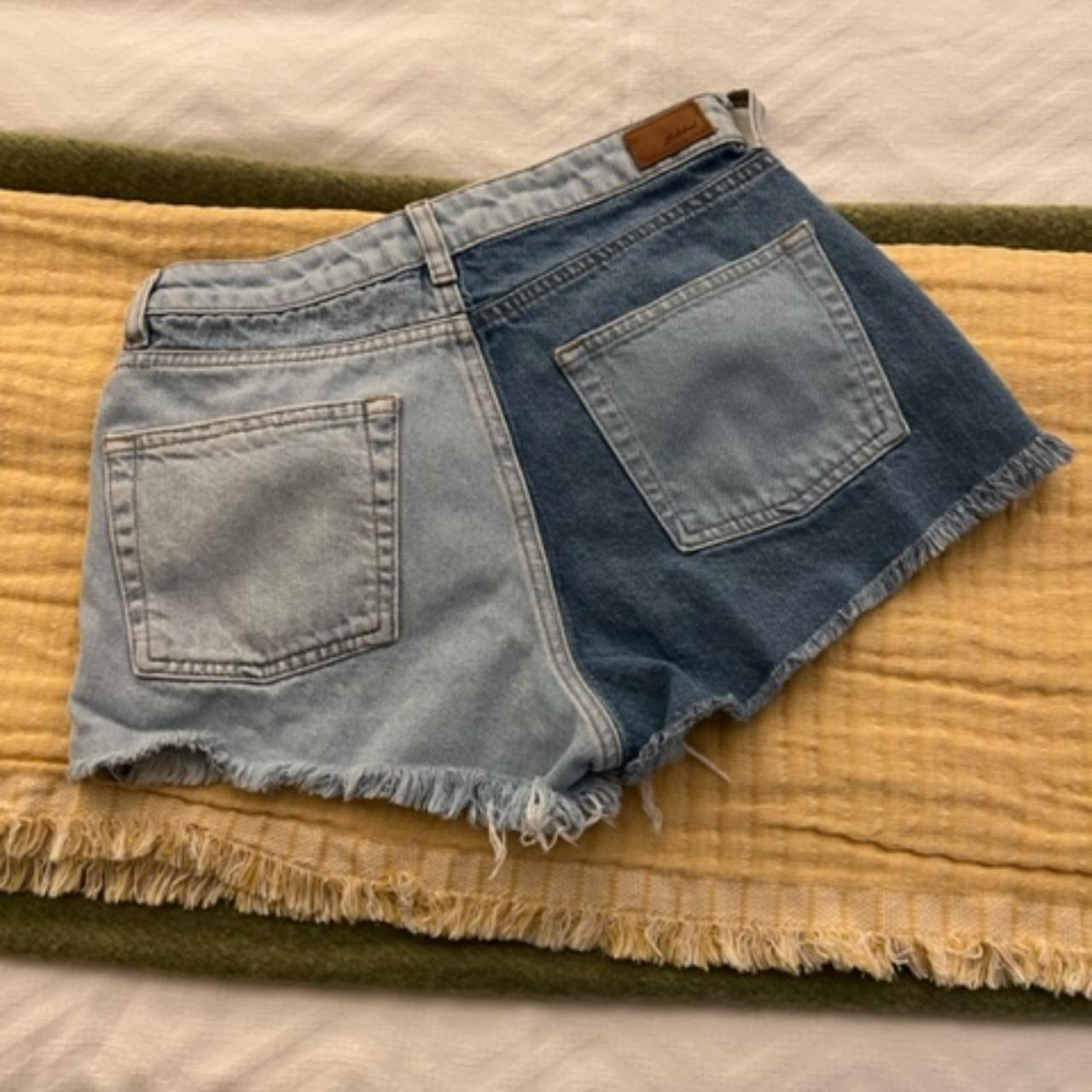 Blue Color Block Subdued Shorts Size 26 - Depop