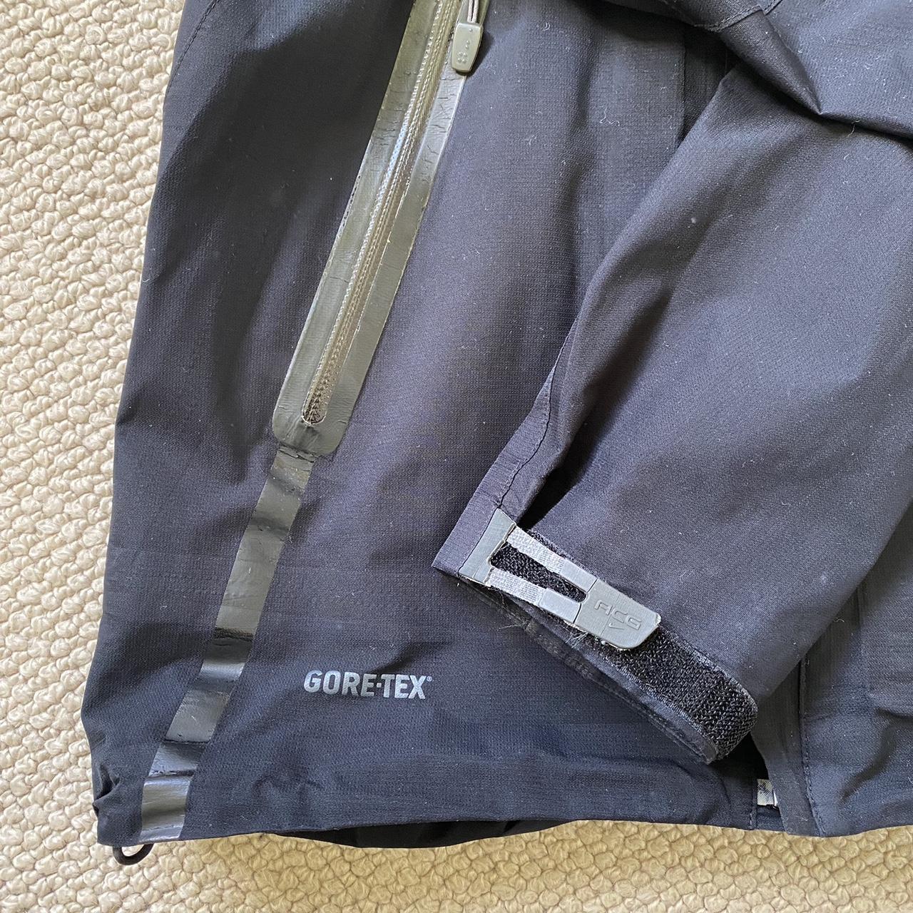 Nike ACG Gore-tex jacket main zip is broken but... - Depop
