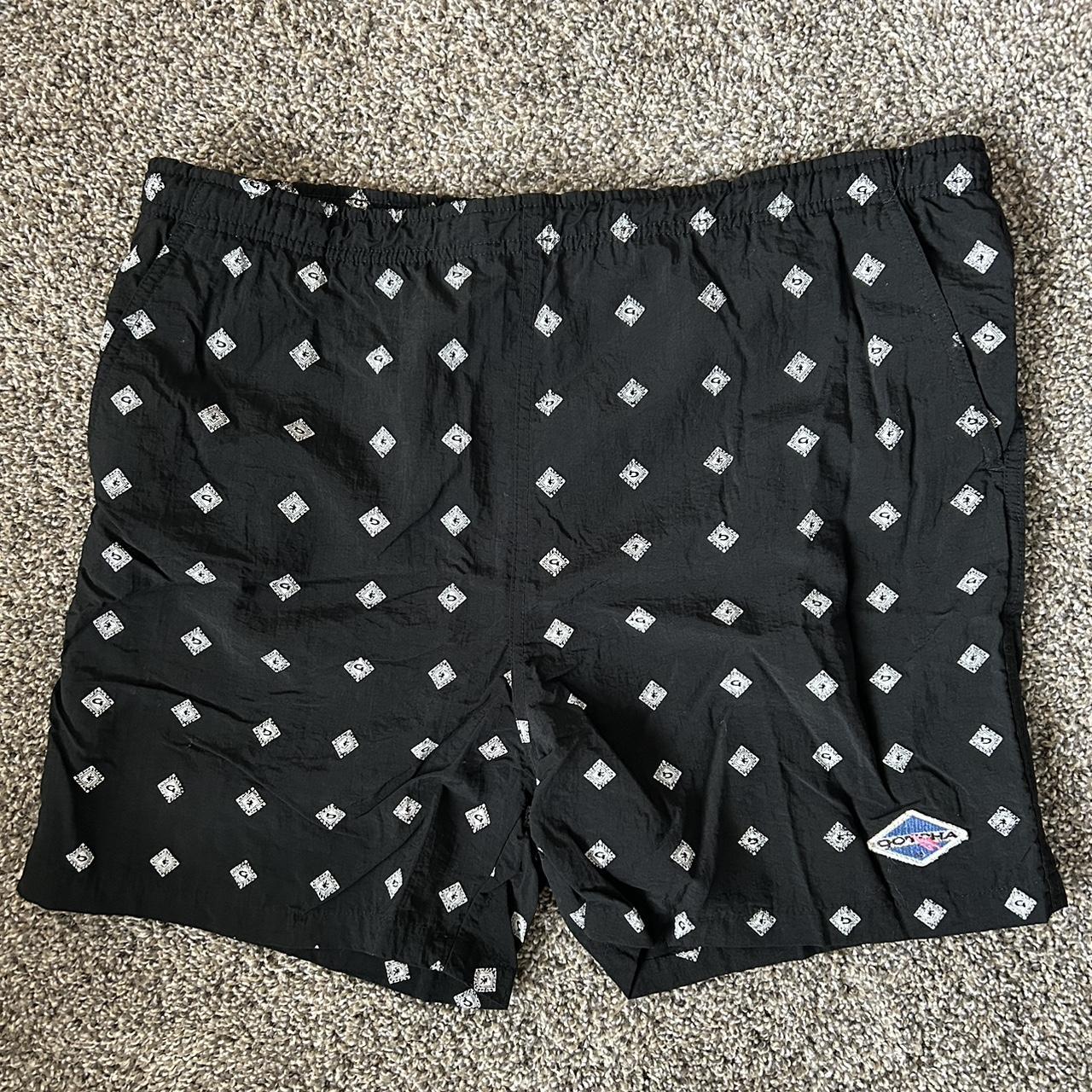 Gotcha Men's Black and White Shorts | Depop