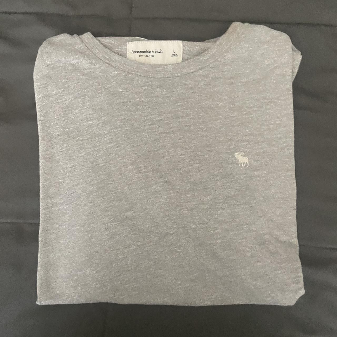 large grey abercrombie & fitch tshirt - Depop