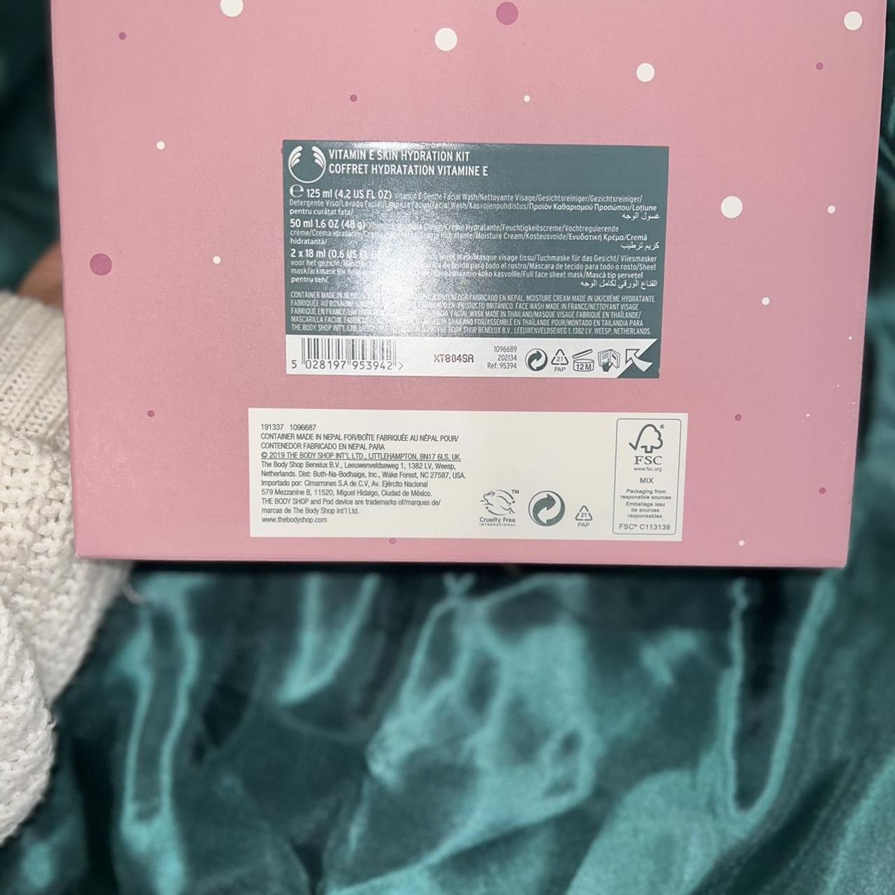 The Body Shop Gift Set Includes 2 facial sheets and... - Depop