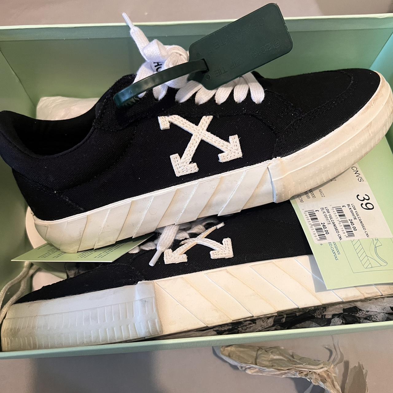 Black and white off-white trainers, only worn a few... - Depop