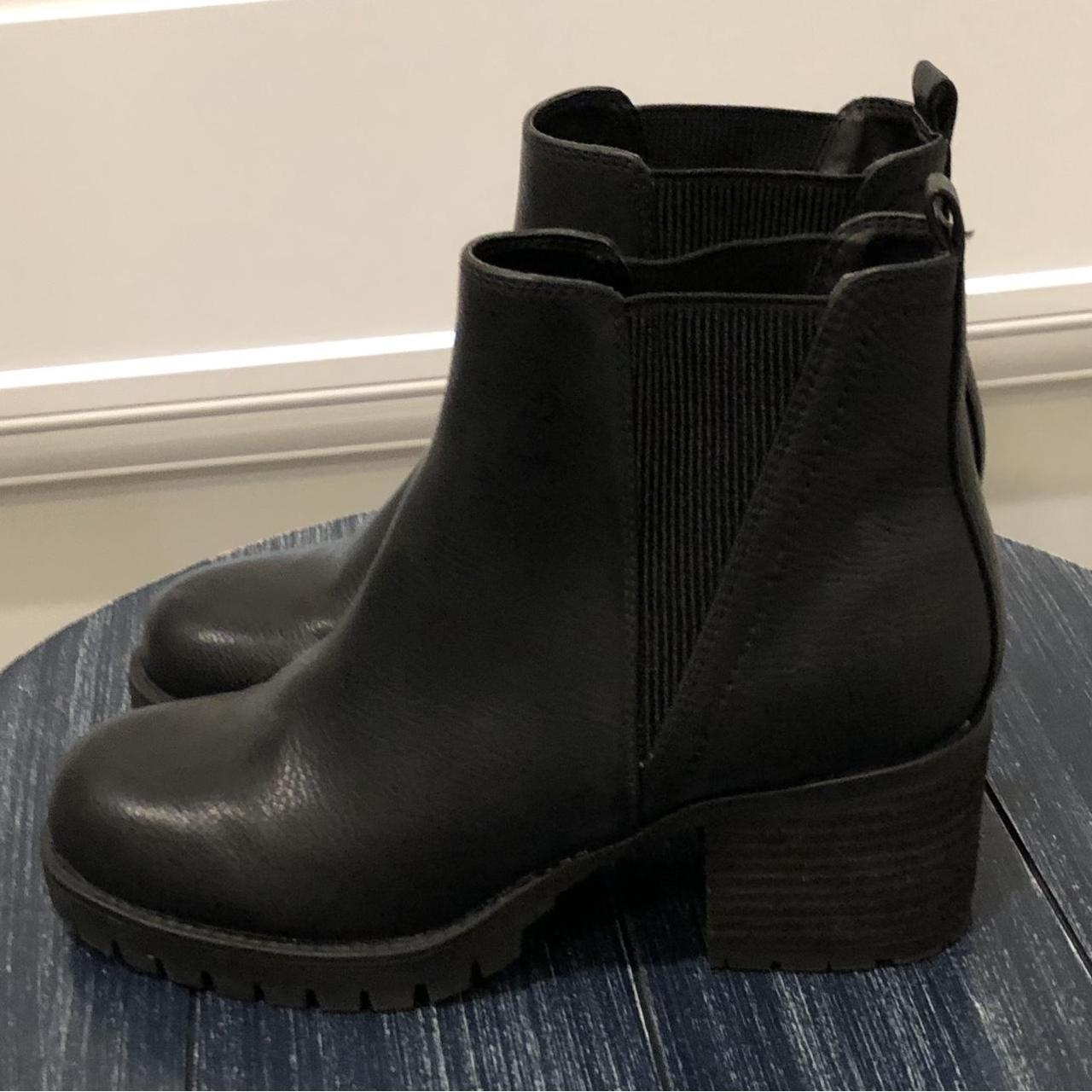 Mia lug some boots- black. Fusion of a Chelsea and... - Depop