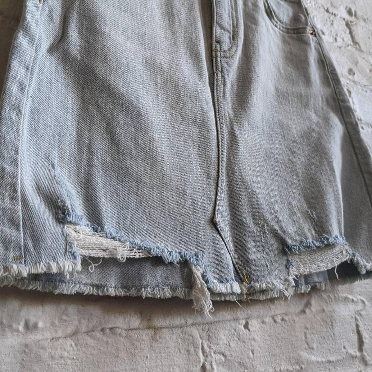 90s inspired Denim Light Acid Wash Distressed Jean... - Depop