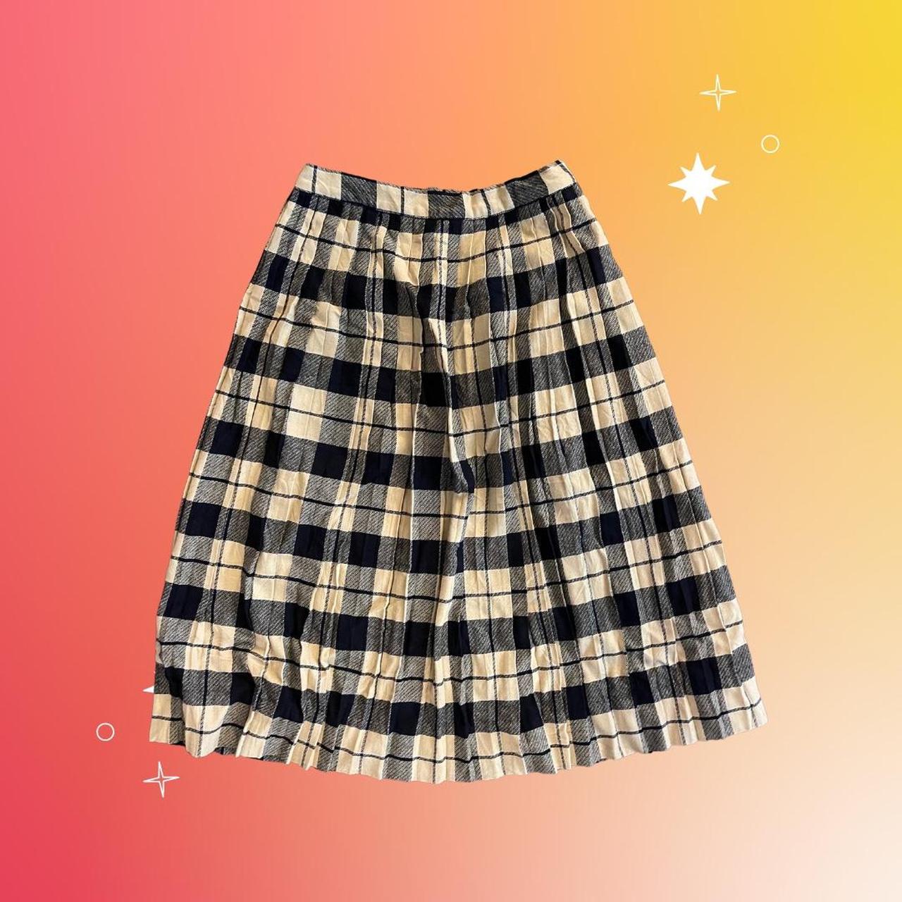🌻Perfect Preppy Vintage Skirt 🌻 Featuring a... - Depop