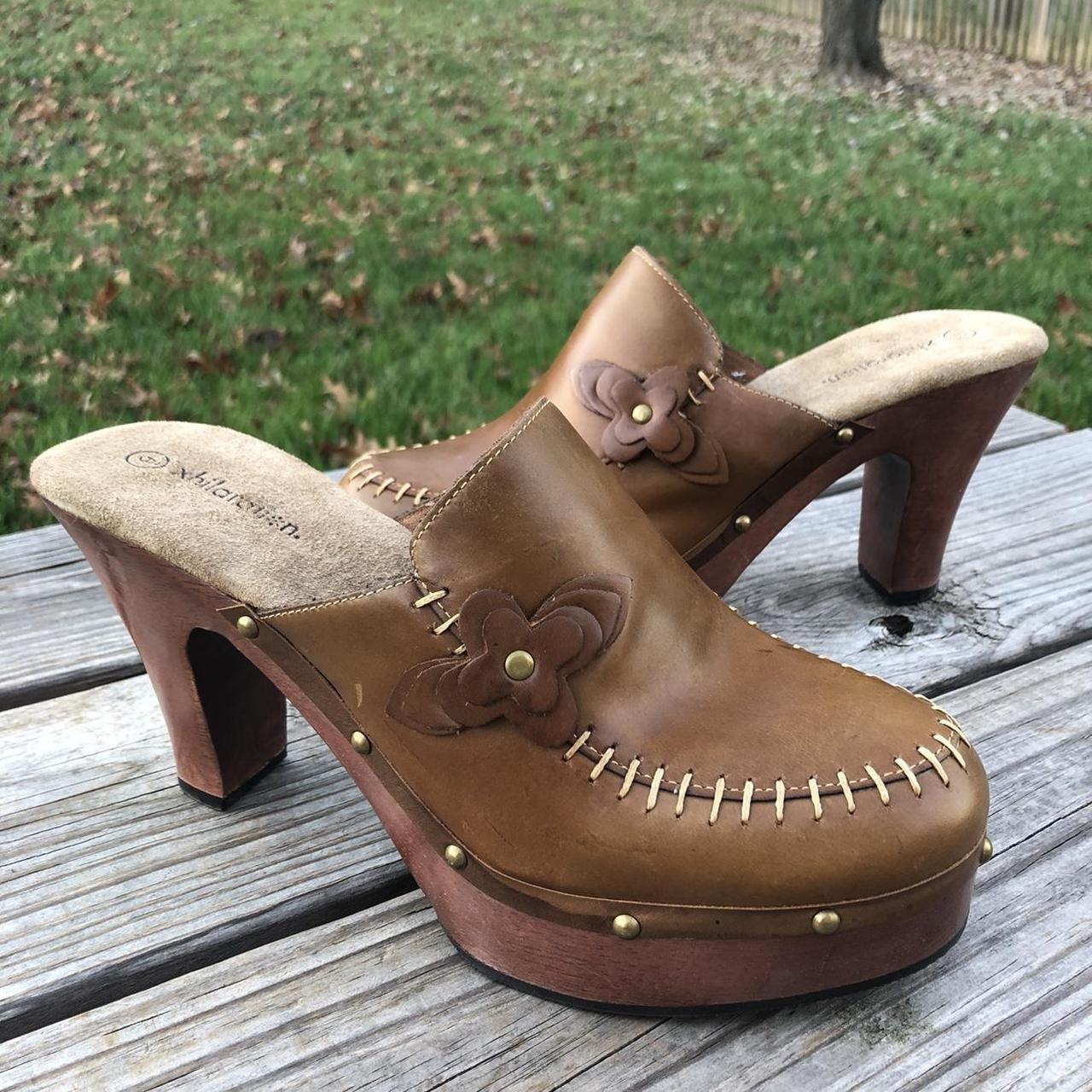 Xhilaration Women's Tan Clogs | Depop