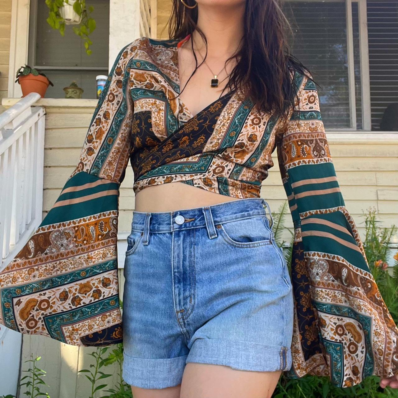 70s style flowy cropped top with bell sleeves and... - Depop
