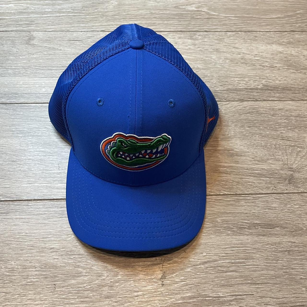 Florida Gators fitted cap Size 7 Like New - Depop