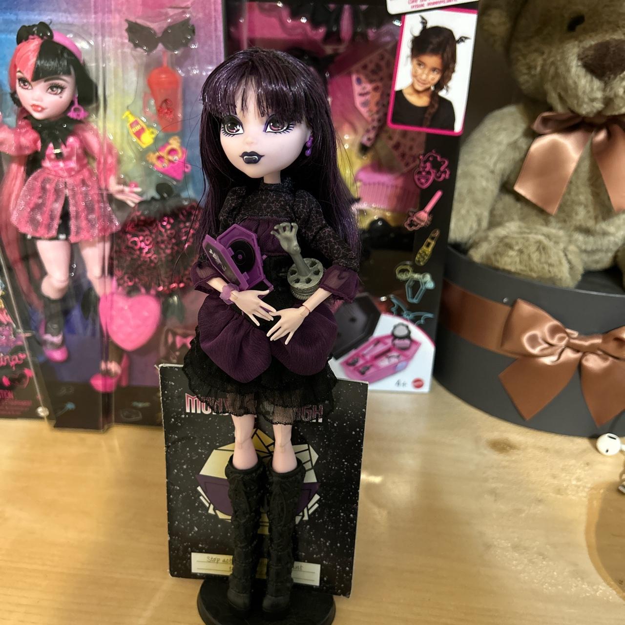 Elissa Bat 2008 Mattel $165 complete, price is... - Depop