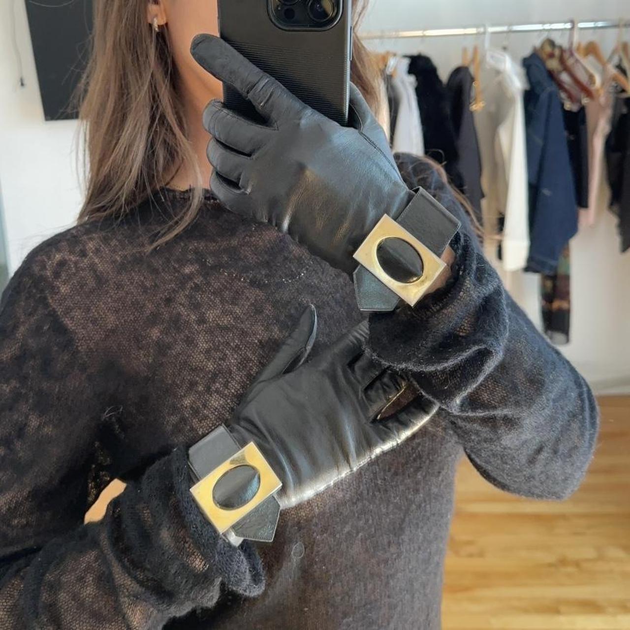 Vintage leather gloves with gold accent Fits small - Depop