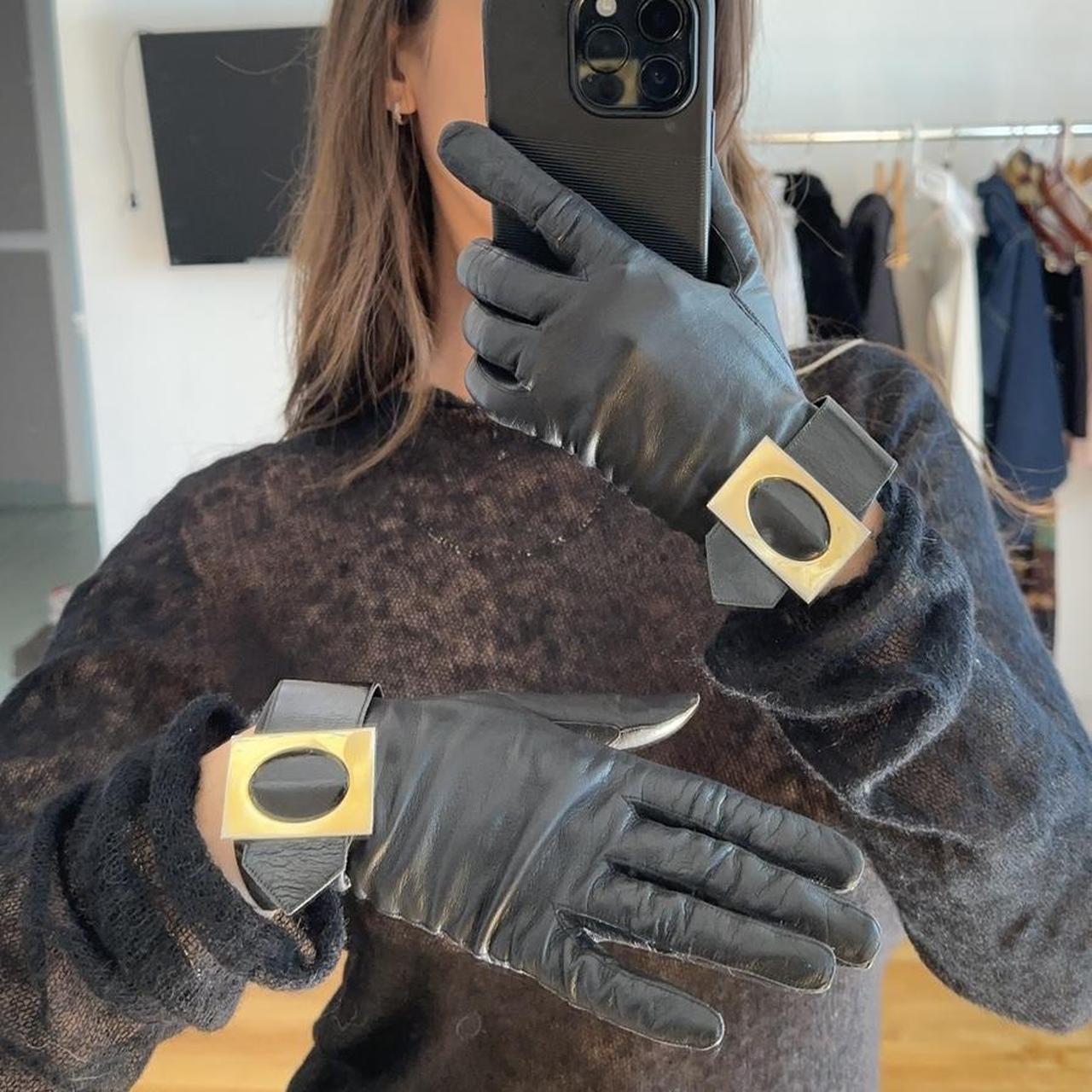 Vintage leather gloves with gold accent Fits small - Depop