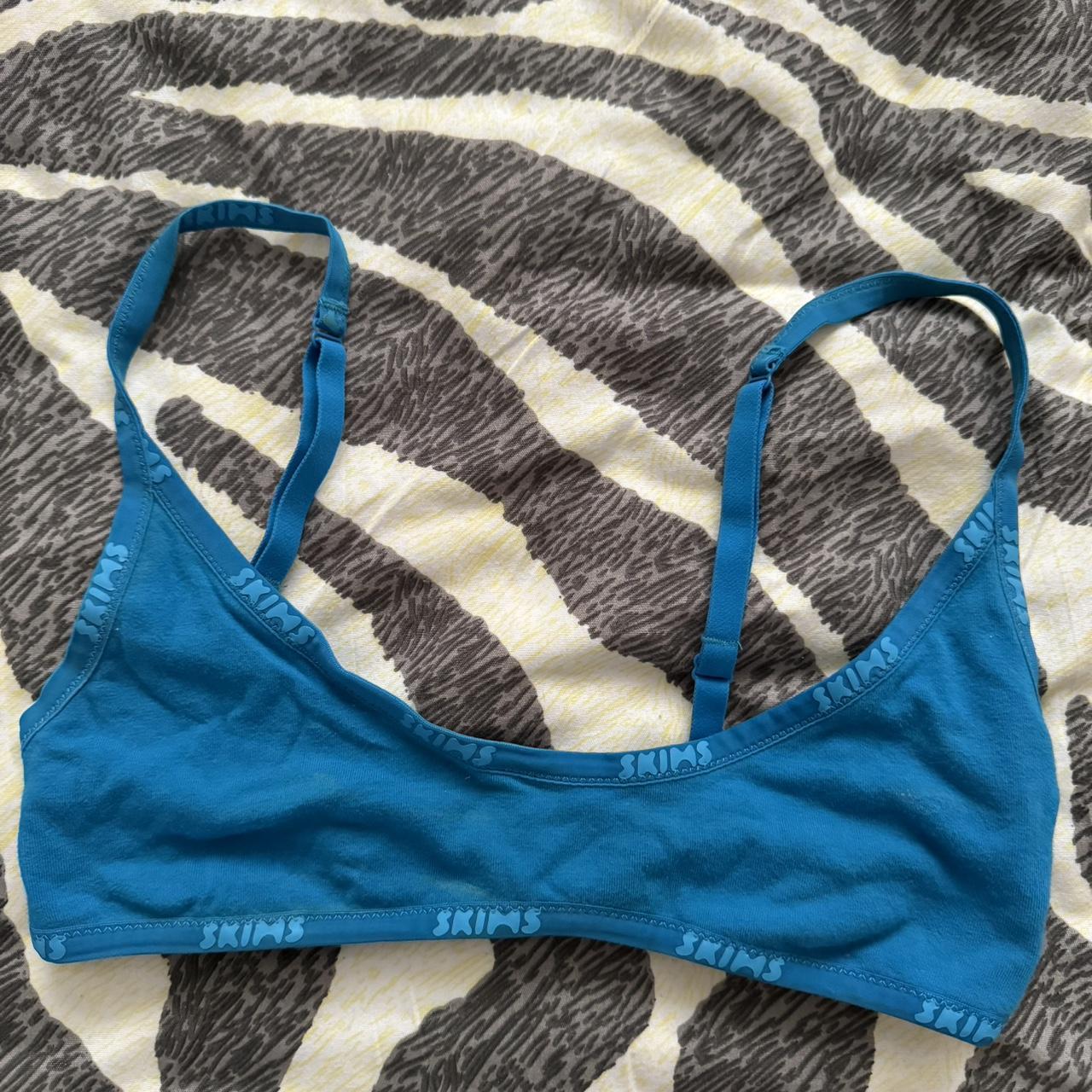 Skims Logo Lounge Bra - Depop