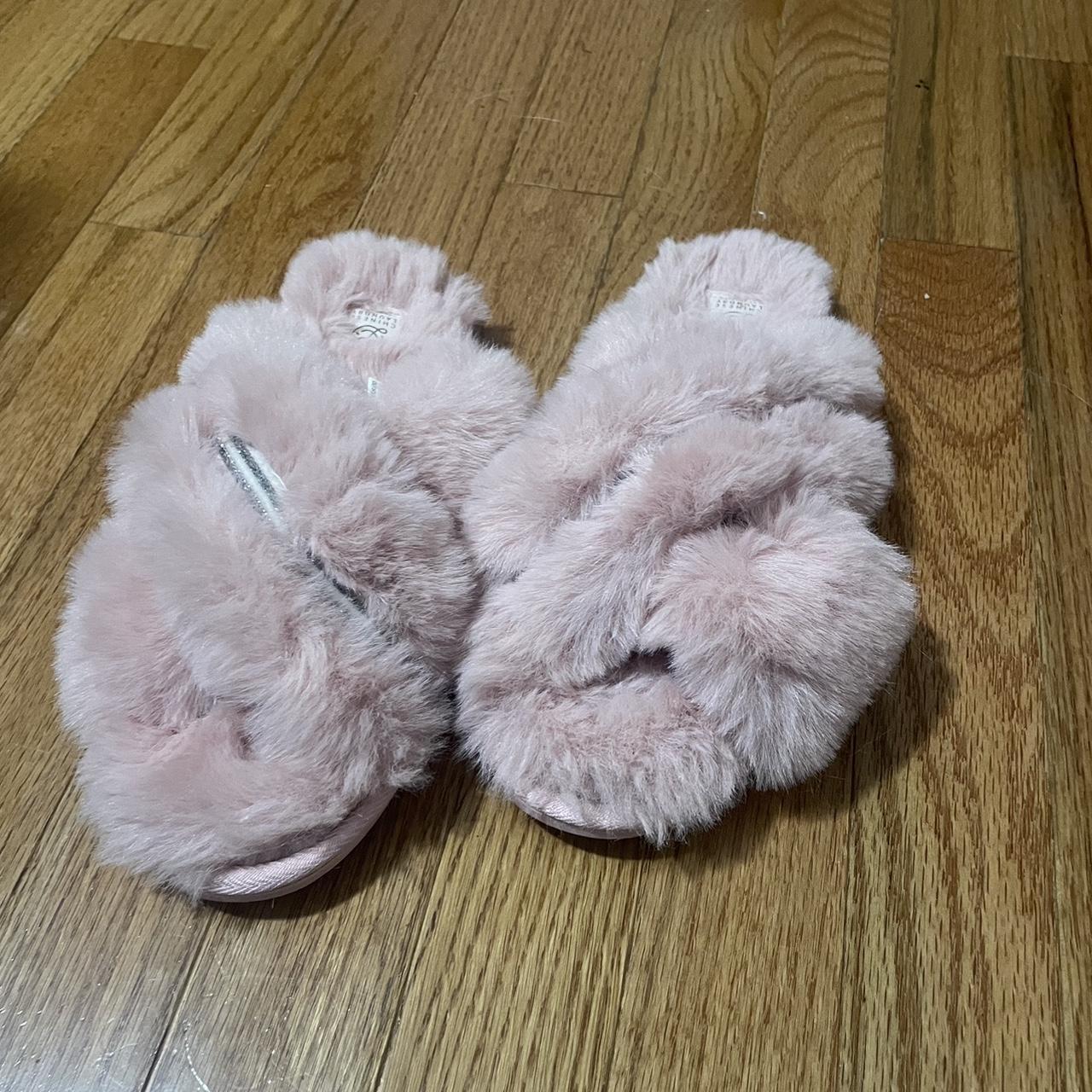 pink fuzzy slides size 5/6 womens - Depop