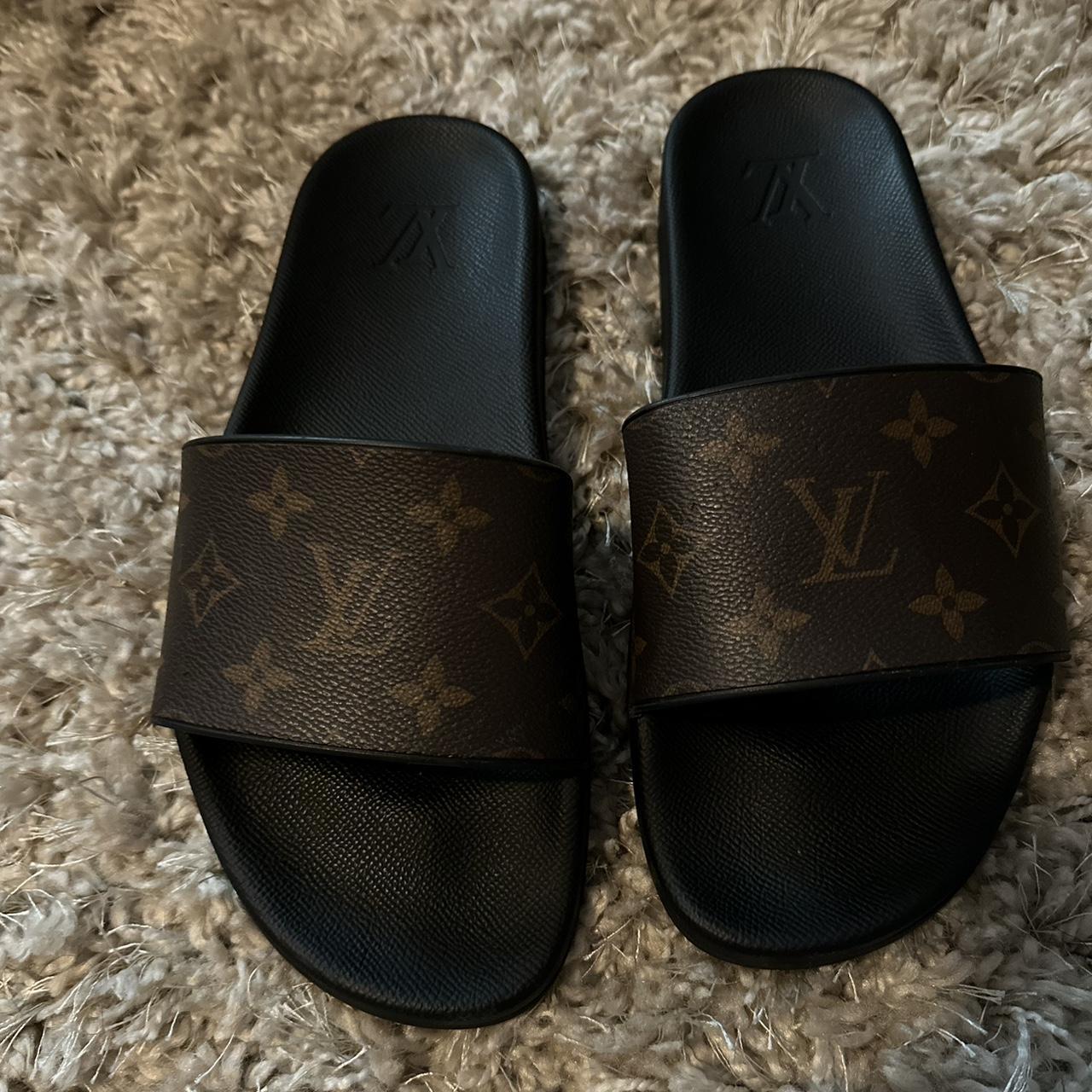 Louis Vuitton slides - Depop
