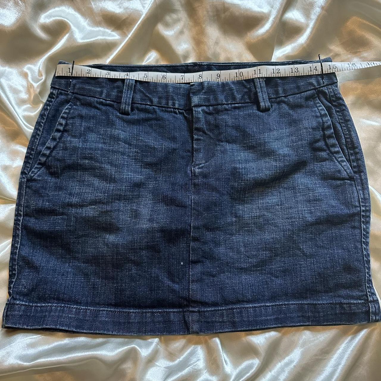Gap denim skirt with cute pockets on the back Size... - Depop