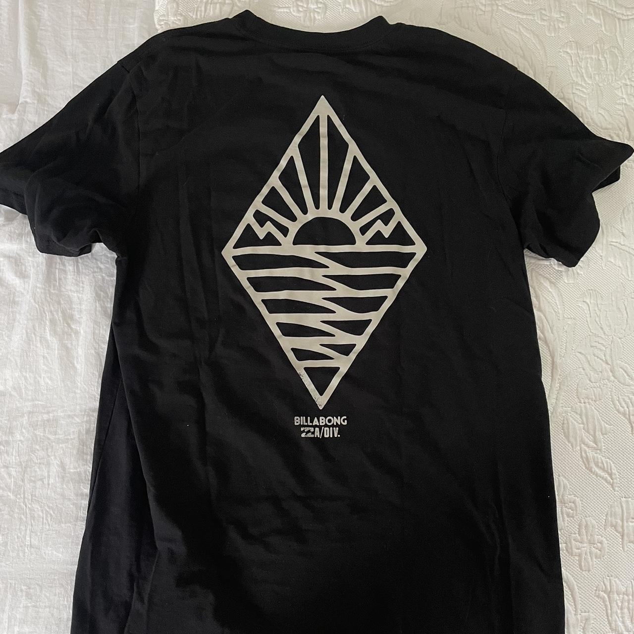 Billabong surfer tshirt - Depop