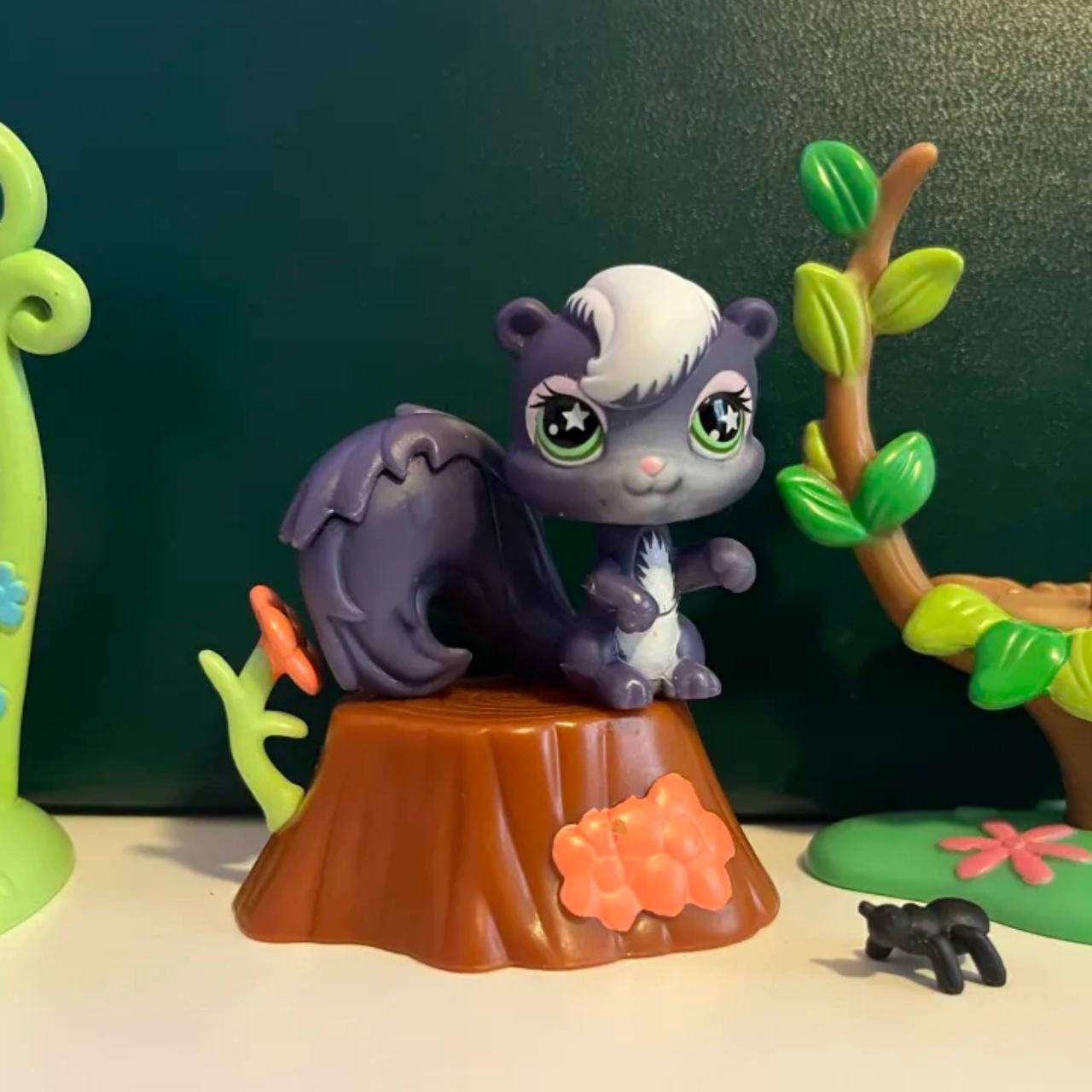 Authentic Littlest Pet Shop Skunk #961 awesome... | Depop