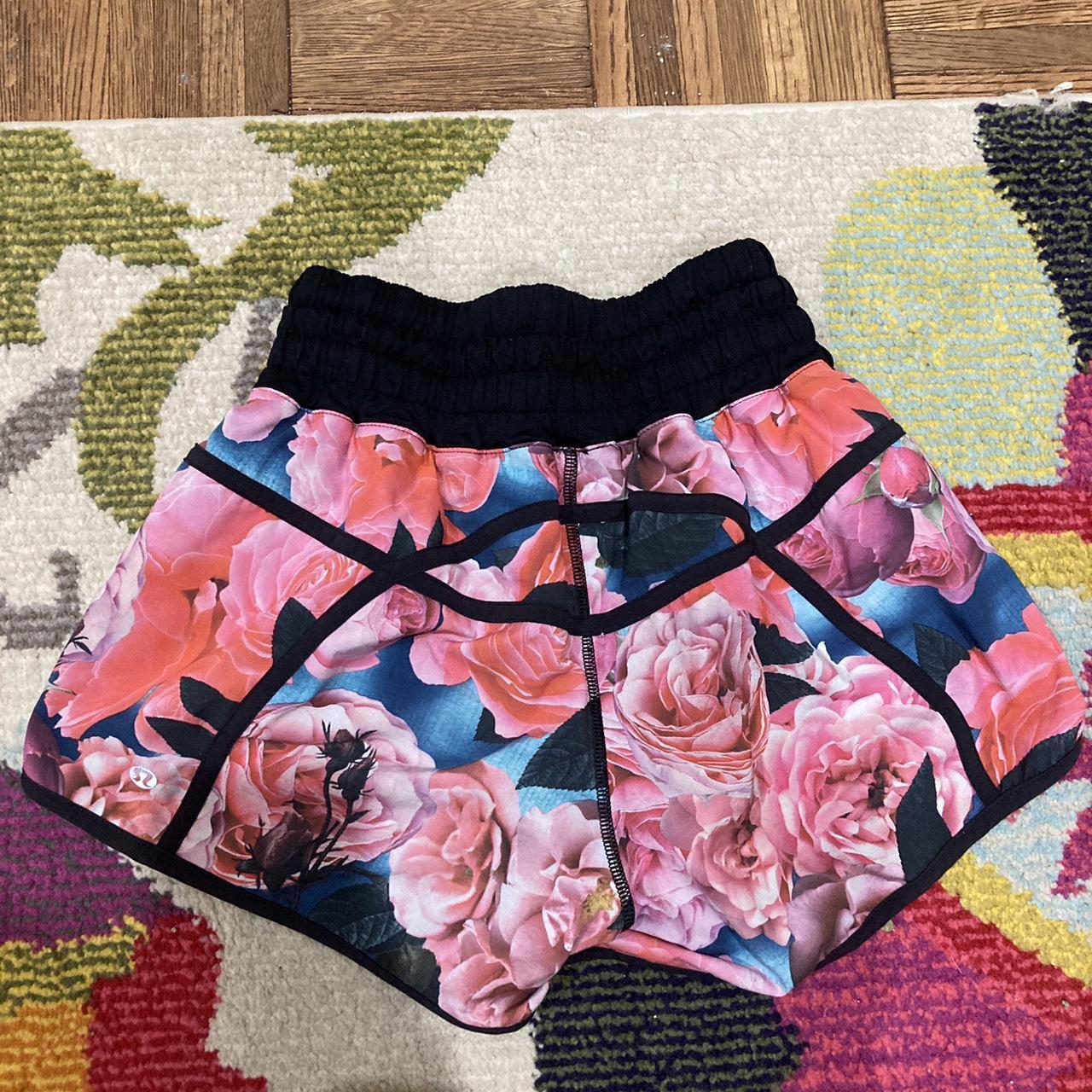 Lululemon floral shorts No tag but it’s a size... - Depop