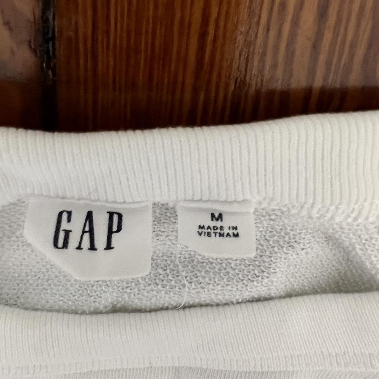 Cute little gap sweater. Size M - Depop