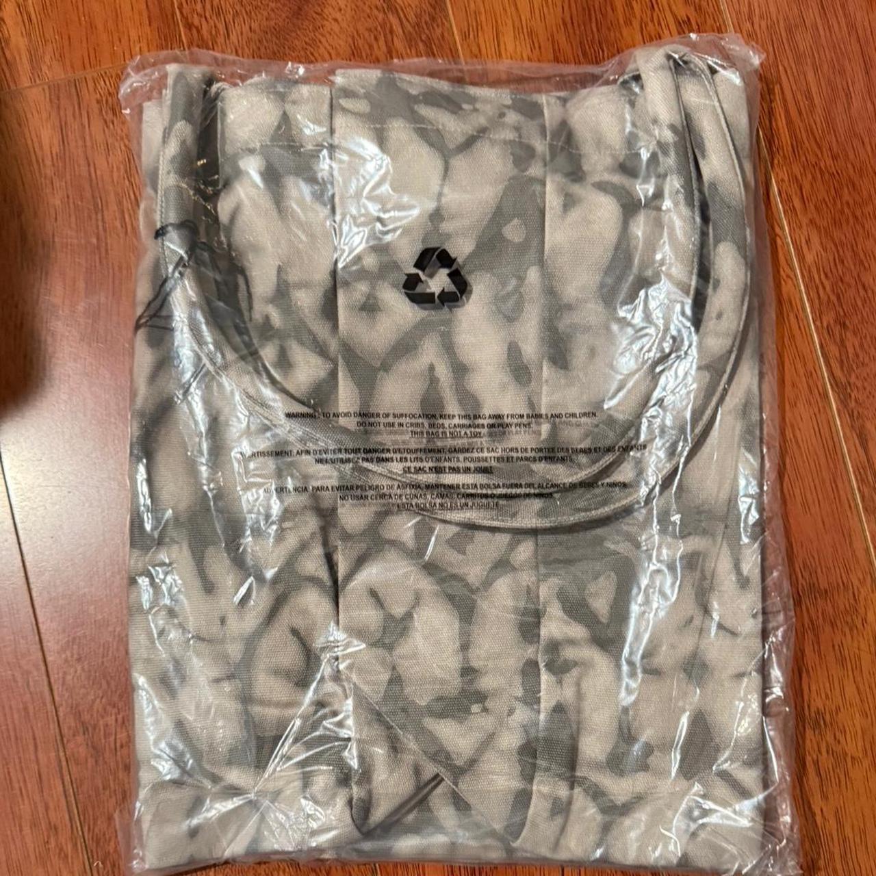 Alo Tote Bag Beige and Army Green New in packaged... - Depop