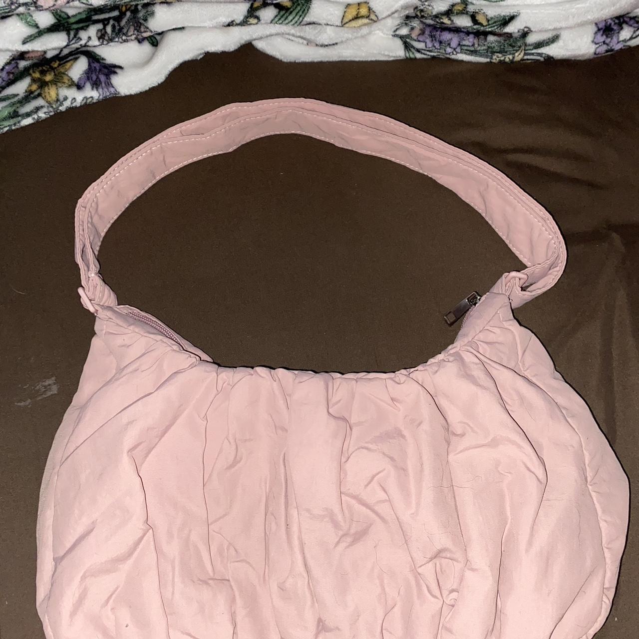 good totes pink dumpling bag has been used but in... - Depop