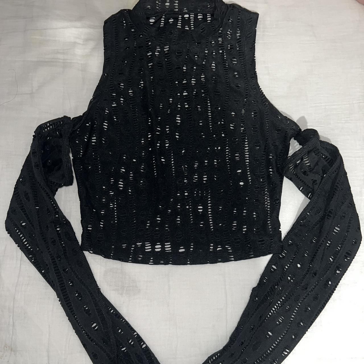 Cut out shoulder open crop top Size S cute fit Has... - Depop