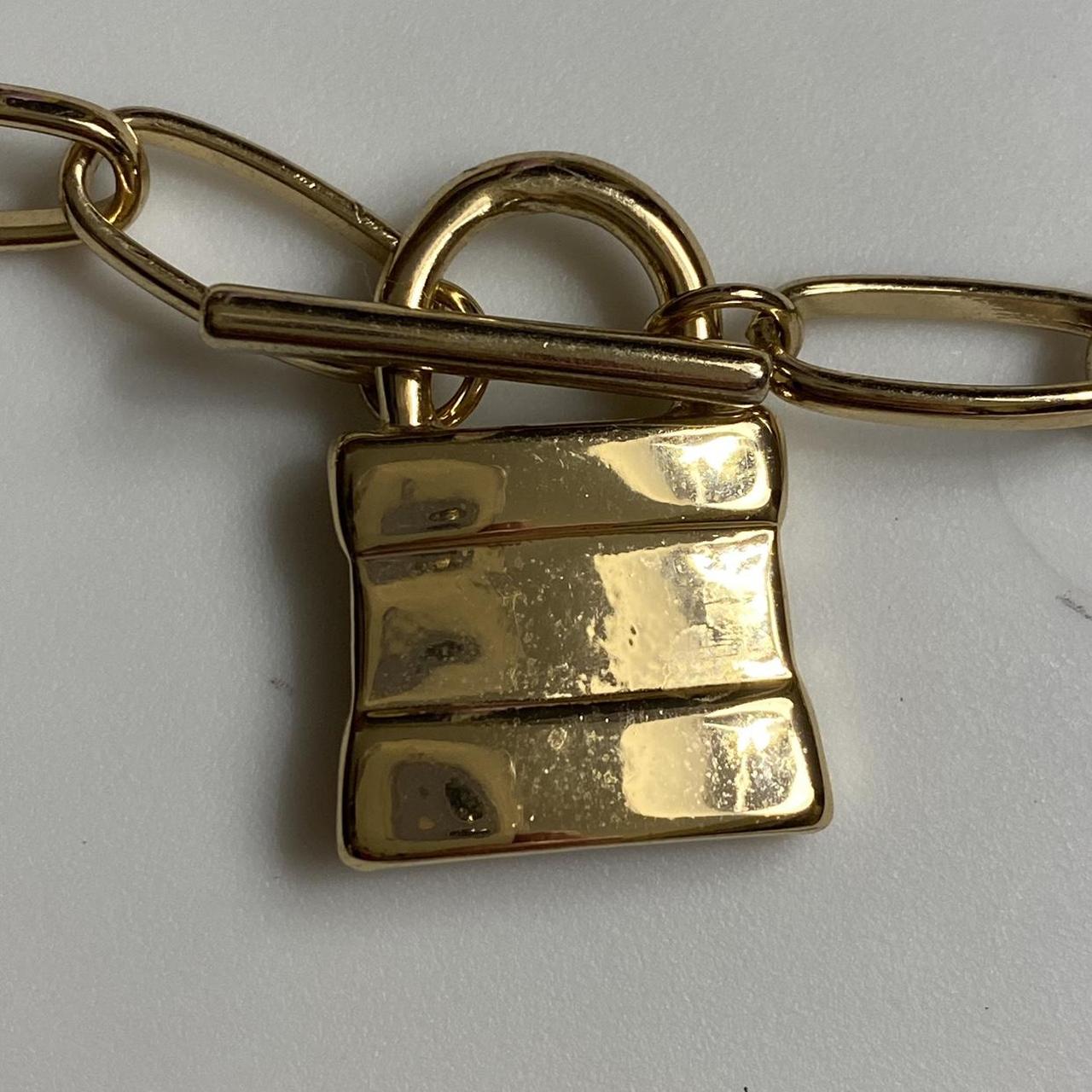 Forever 21 gold chain lock necklace. 18” $6 + shipping - Depop