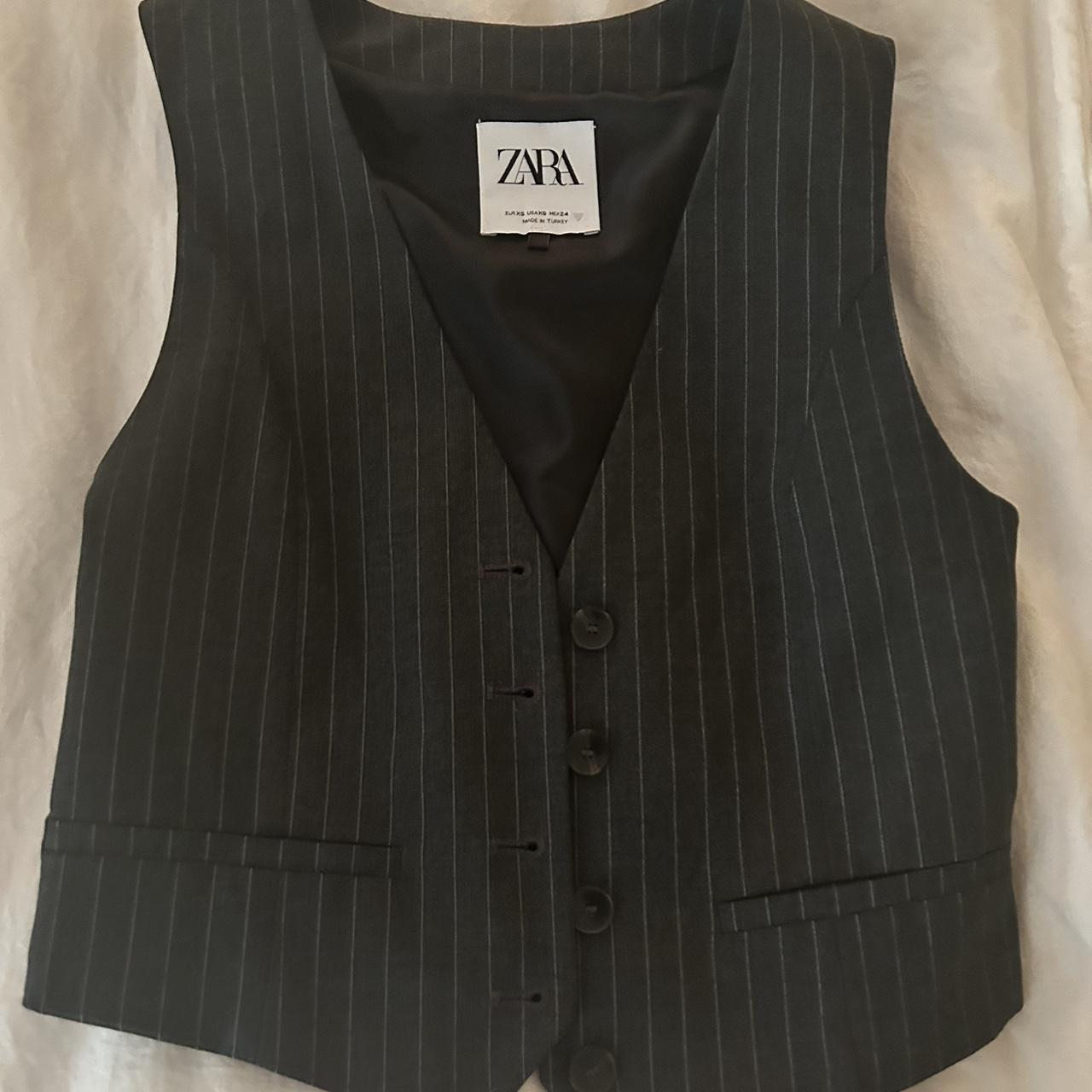 Zara button up vest - Depop