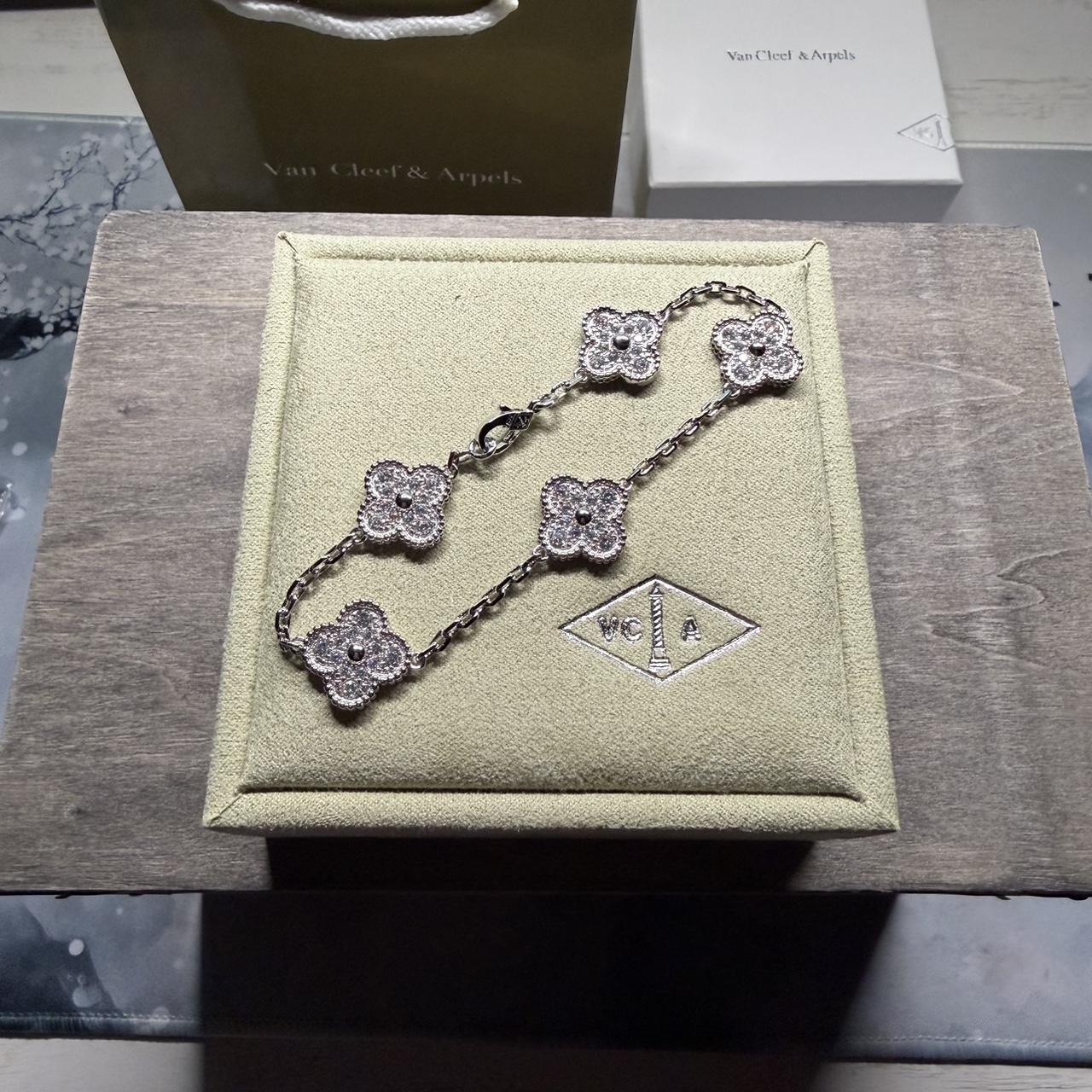 Van Cleef & Arpels Bracelet 5 Motifs 7.5... | Depop