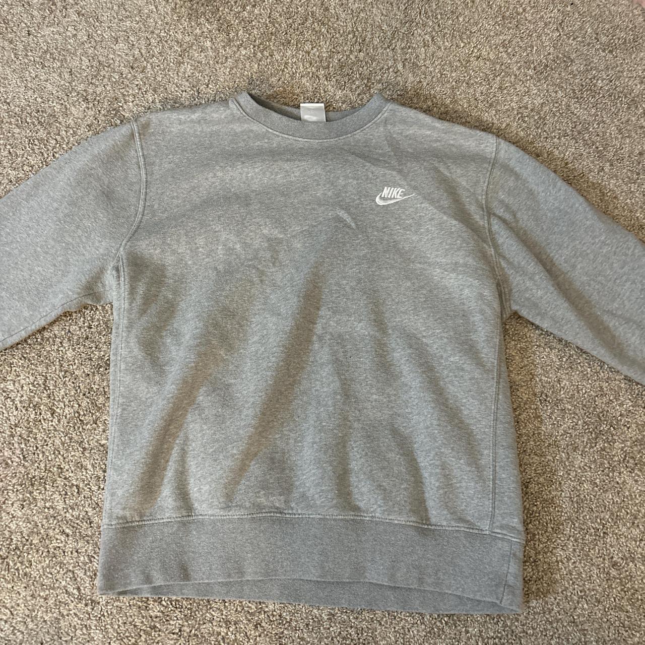 Small grey Nike crew neck #creneck #nike - Depop