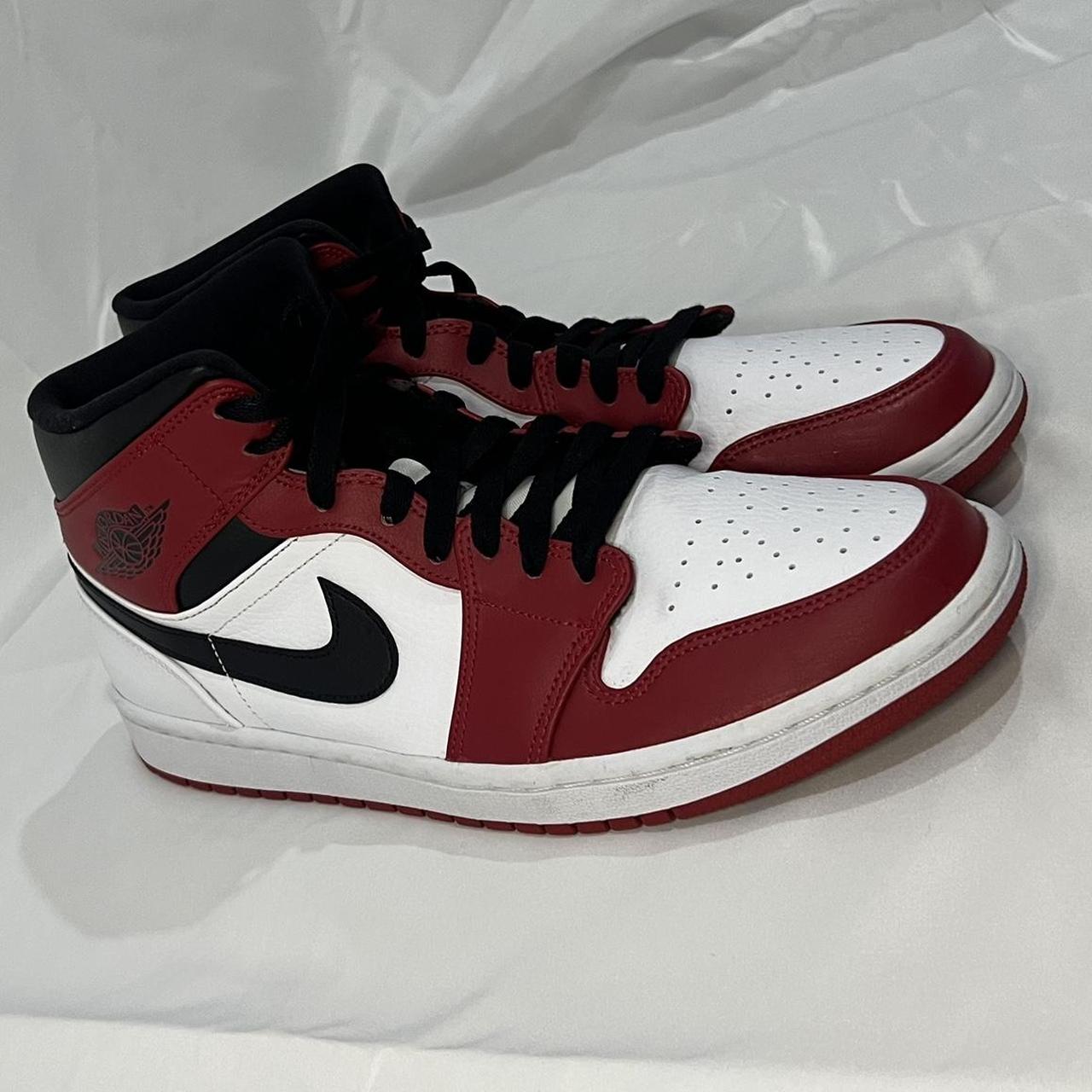 Nike Air Jordan 1 Mid Chicago Size 10 Doesn't come | Depop Nike Air Jordan 1 Mid Chicago Size 10 Doesn't come | Depop